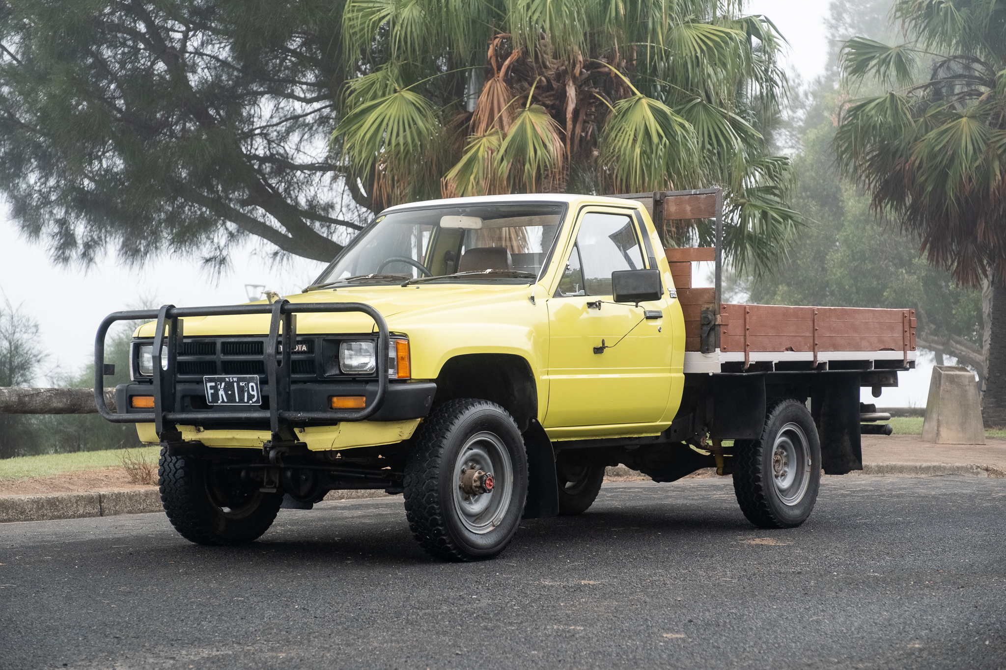 1984 TOYOTA HILUX