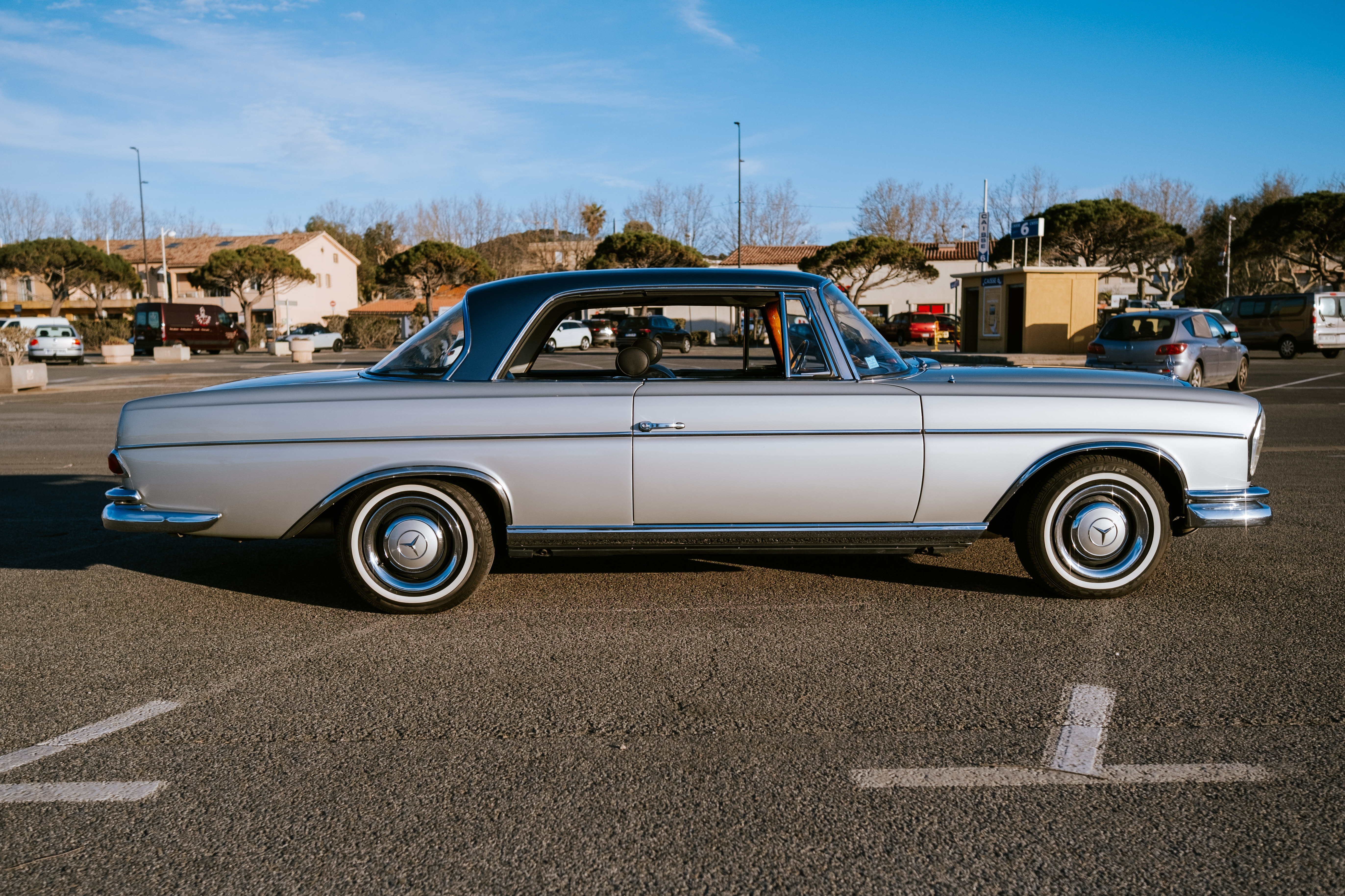 1965 MERCEDES-BENZ (W112) 300 SE COUPE
