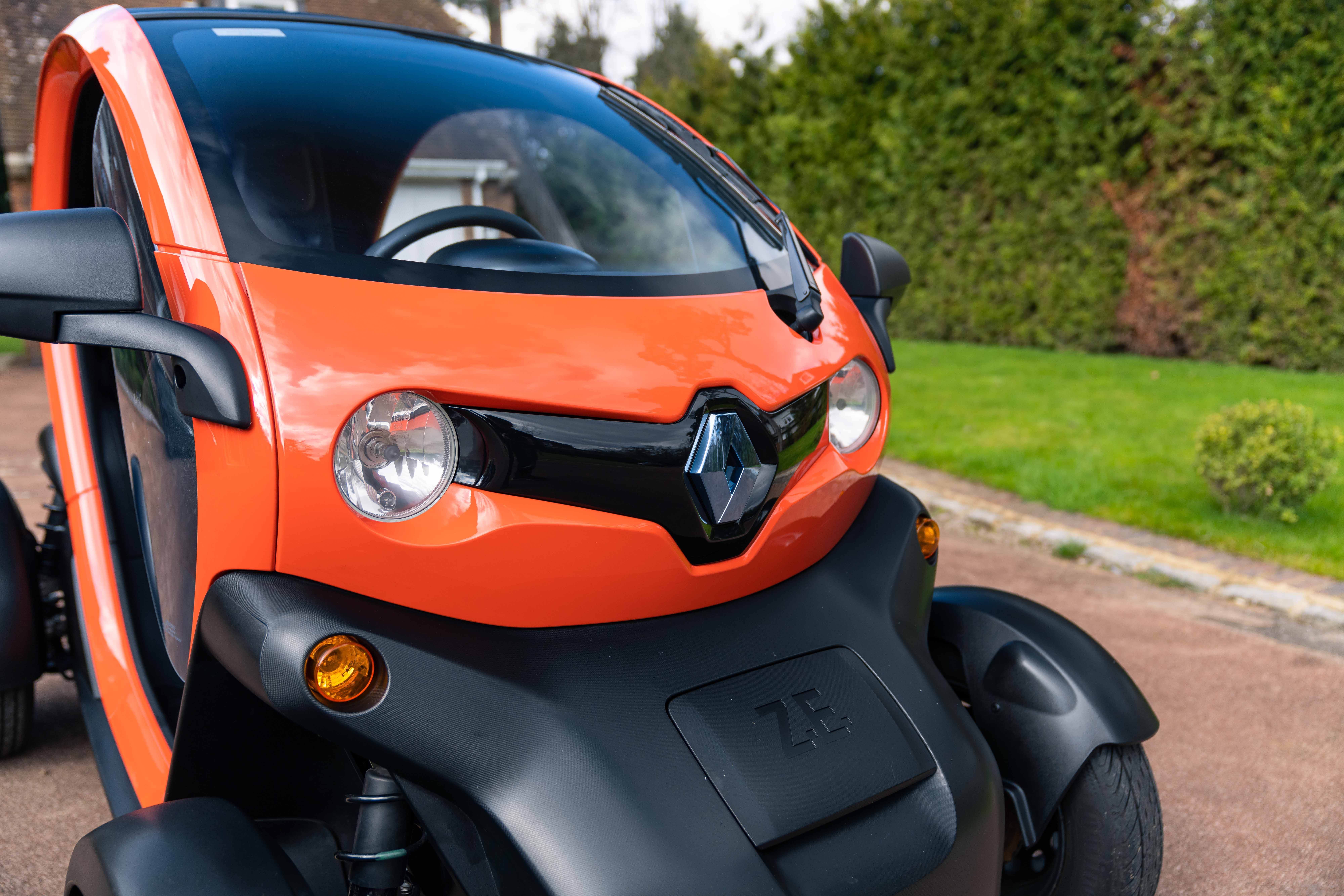 2012 RENAULT TWIZY - 1,200 MILES