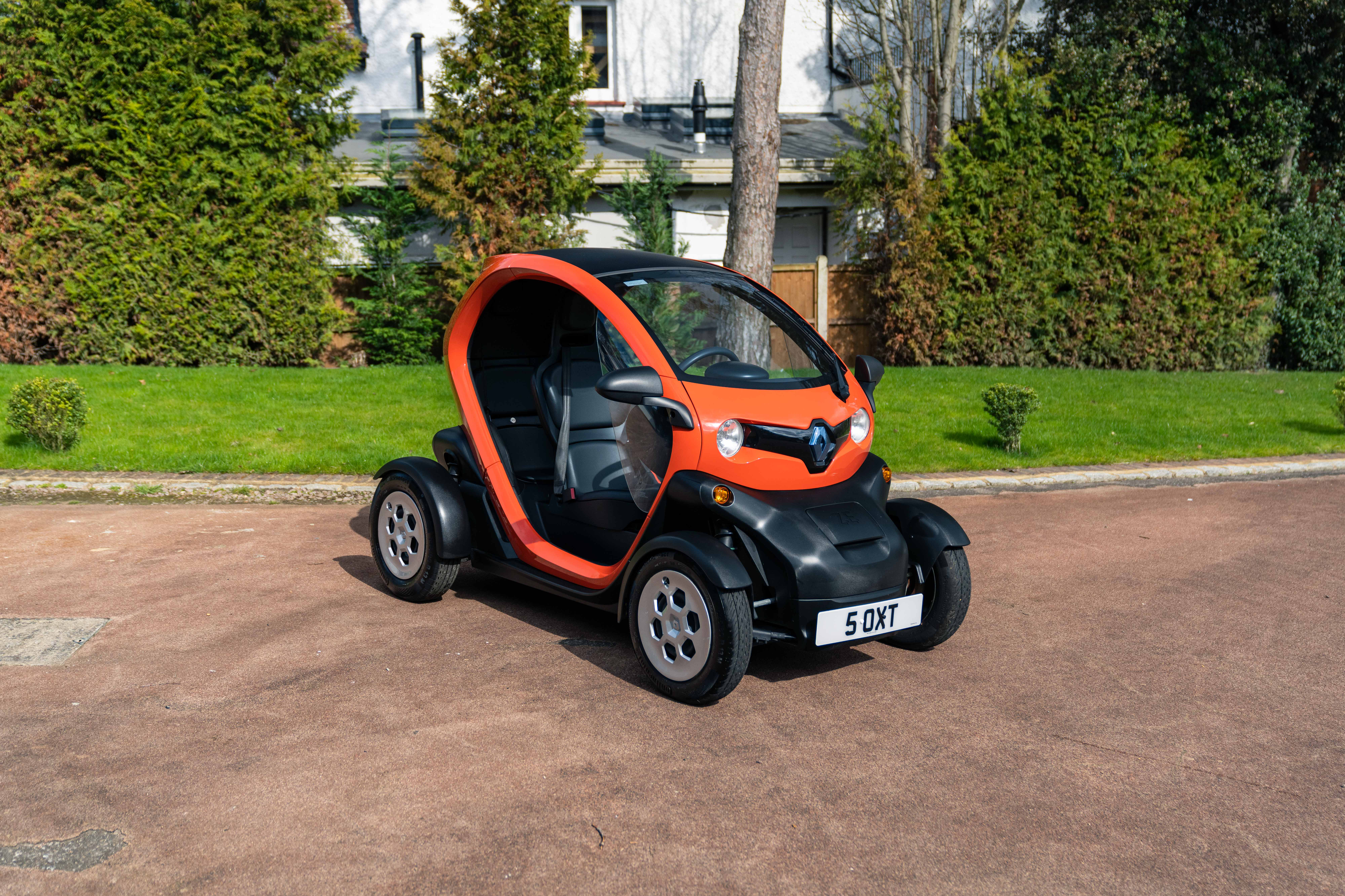 2012 RENAULT TWIZY - 1,200 MILES