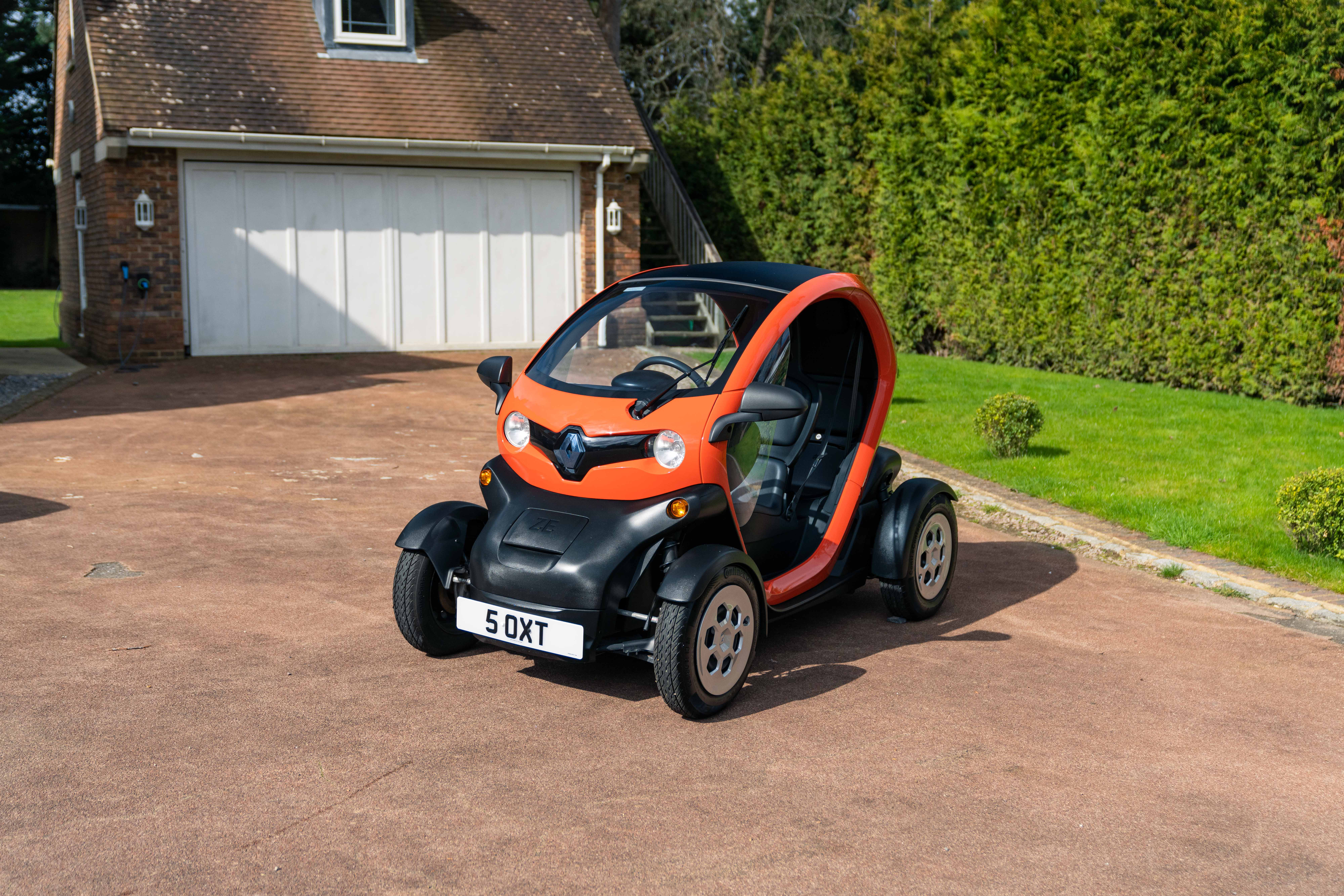 2012 RENAULT TWIZY - 1,200 MILES