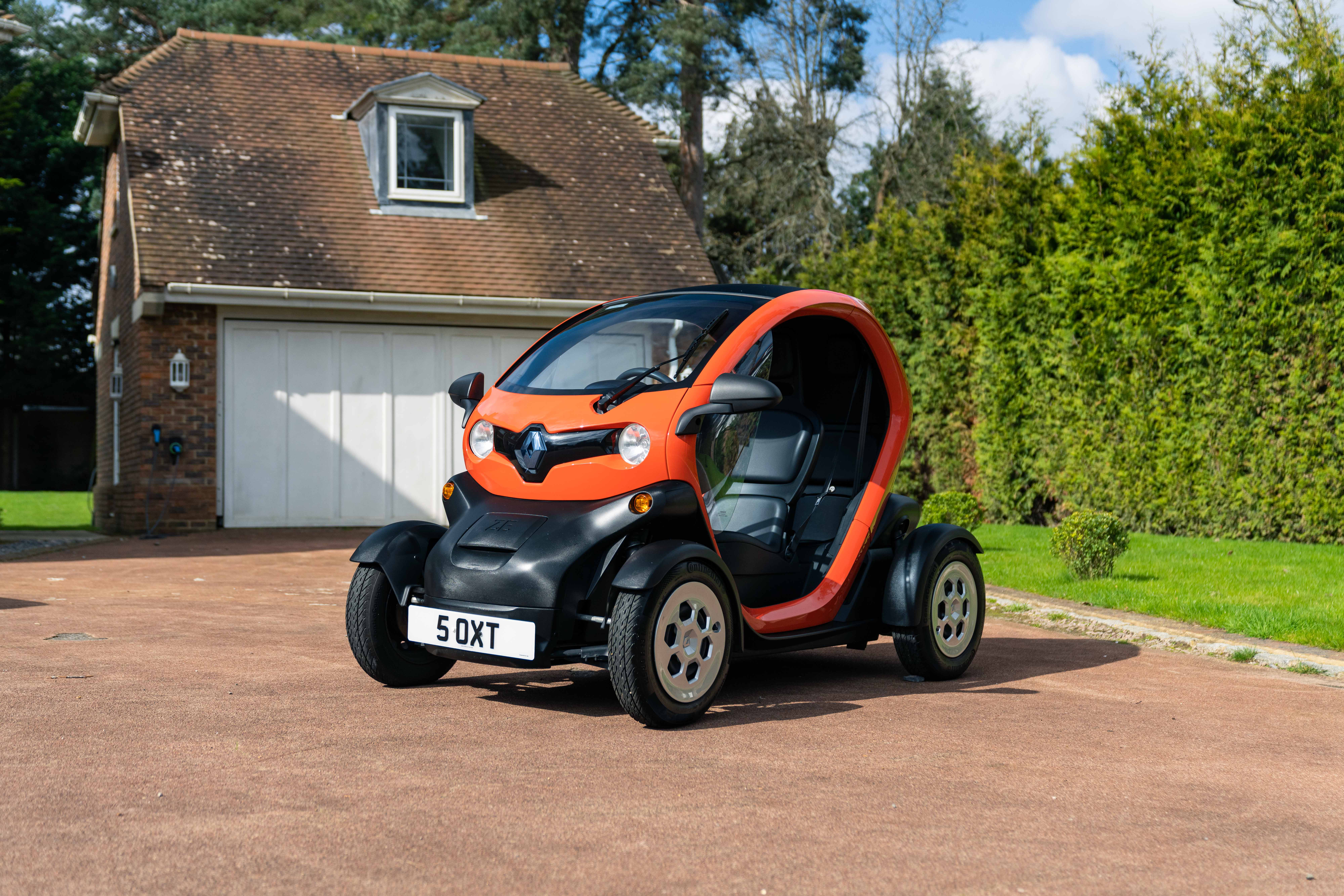 2012 RENAULT TWIZY - 1,200 MILES