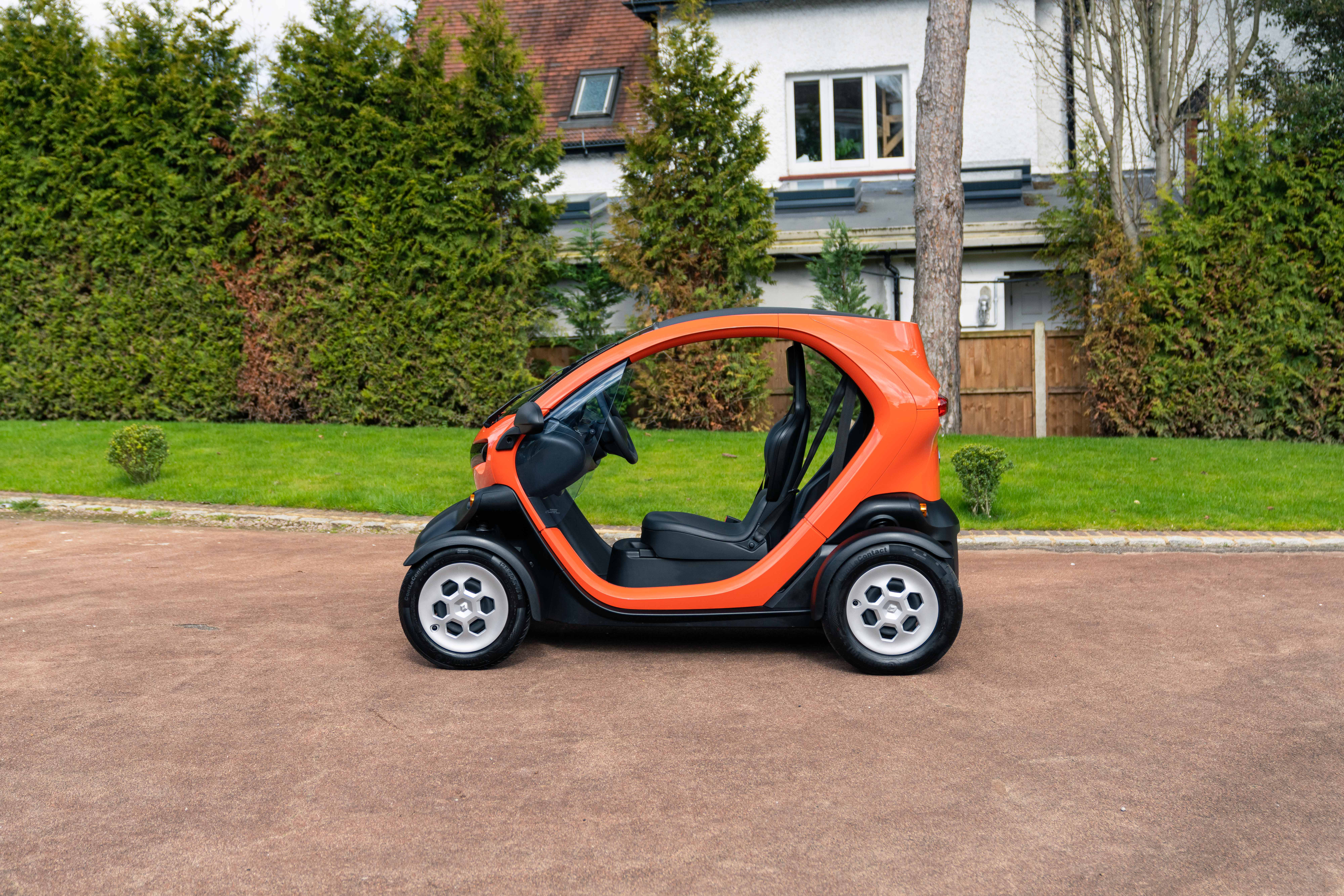 2012 RENAULT TWIZY - 1,200 MILES