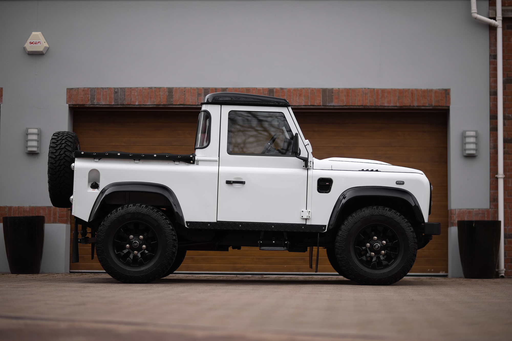2014 LAND ROVER DEFENDER 90 PICK UP - 12,000 MILES for sale by auction ...