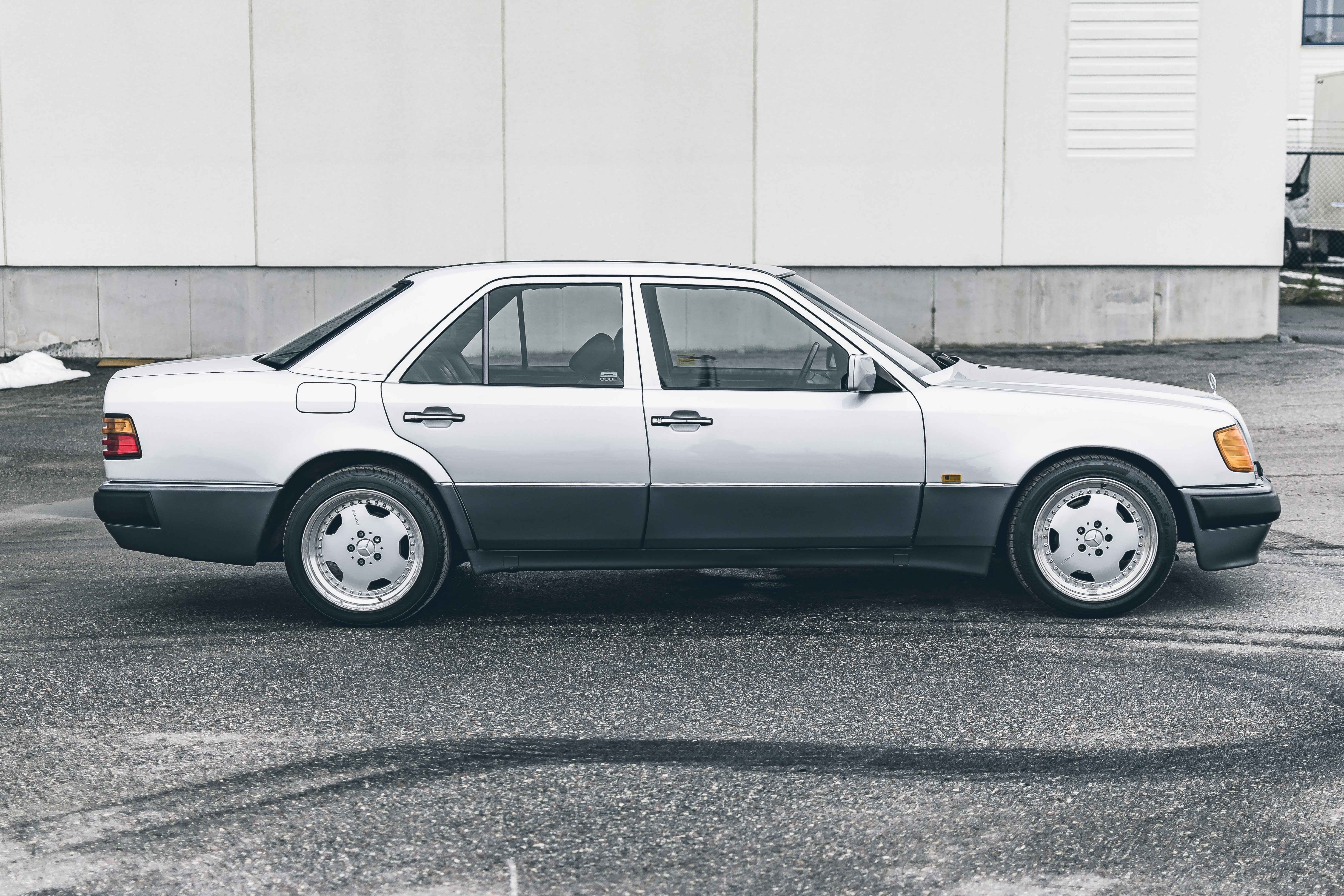 1992 MERCEDES-BENZ (W124) 500E