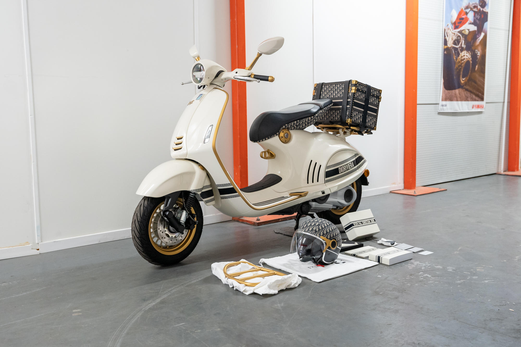 2021 PIAGGIO VESPA 946 CHRISTIAN DIOR - 1 MILE - EX PIAGGIO UK
