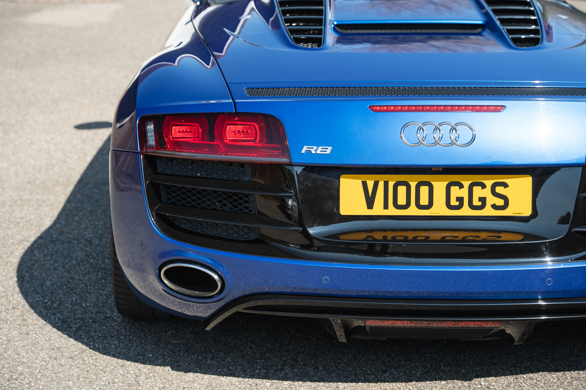 2010 AUDI R8 V10 SPYDER - MANUAL