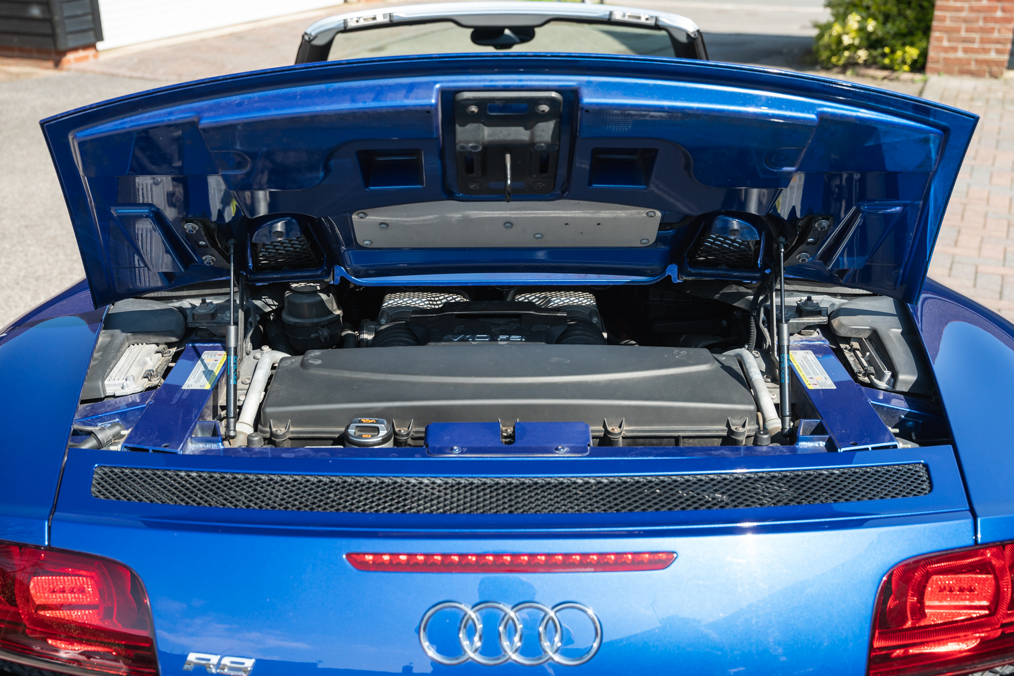 2010 AUDI R8 V10 SPYDER - MANUAL