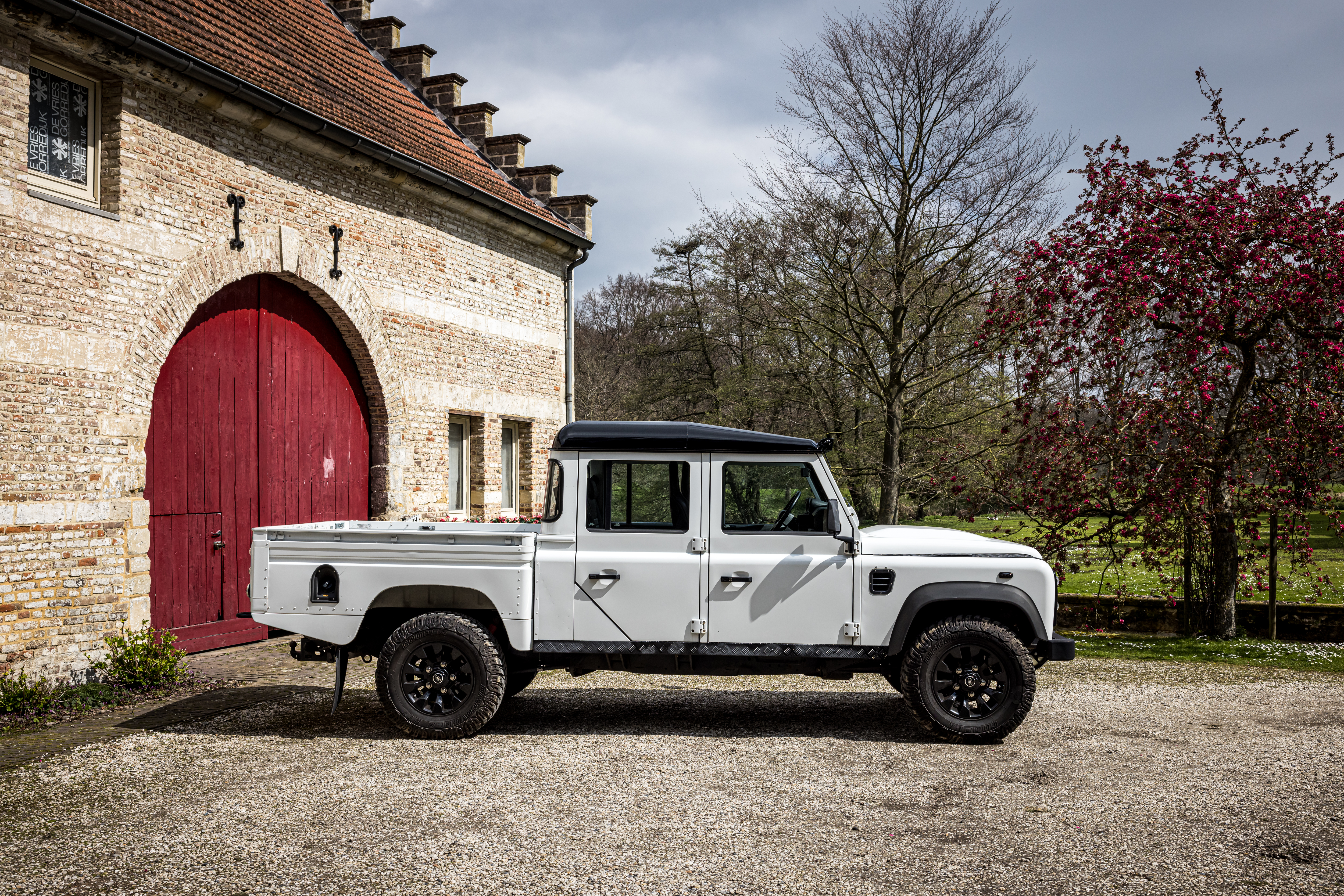 2014 LAND ROVER DEFENDER 130 DOUBLE CAB PICK UP
