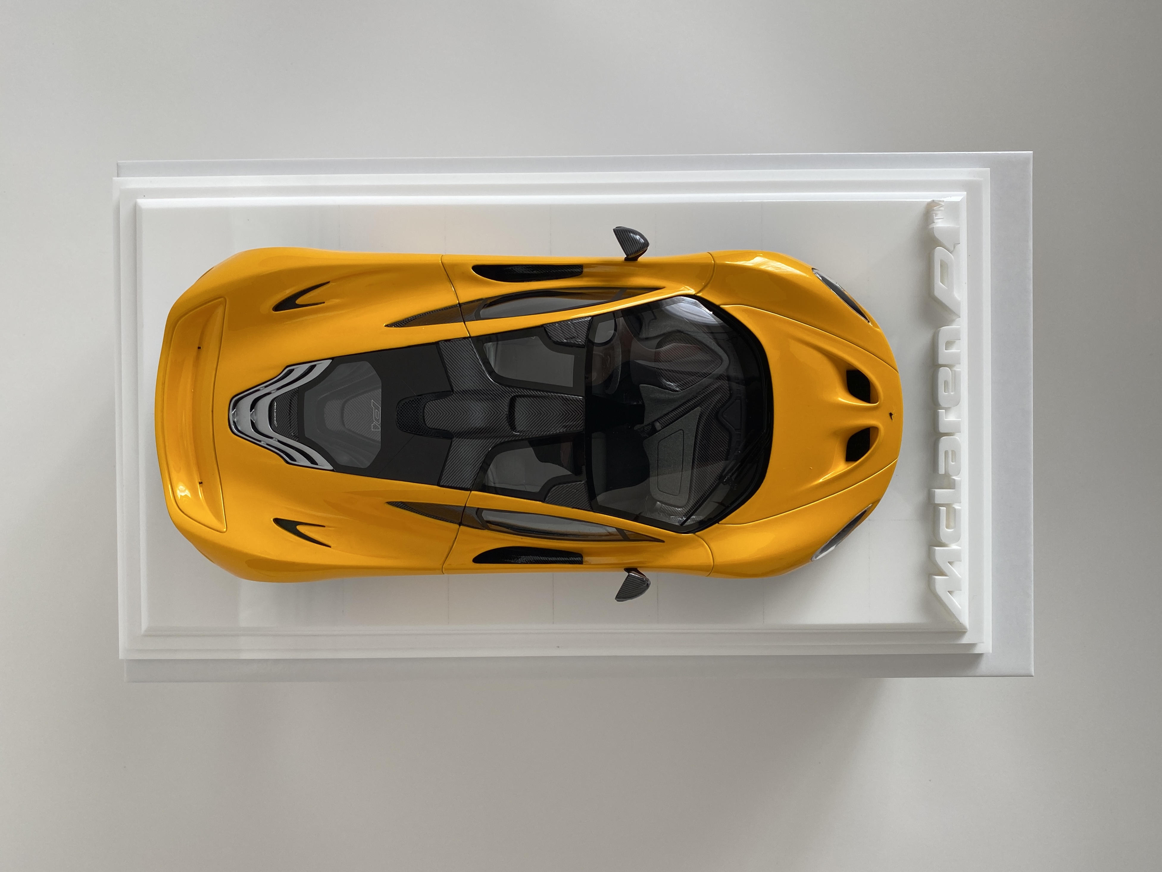 MCLAREN P1 OWNERS 1:18 MODEL, KEY CASE & BUILD BOOK