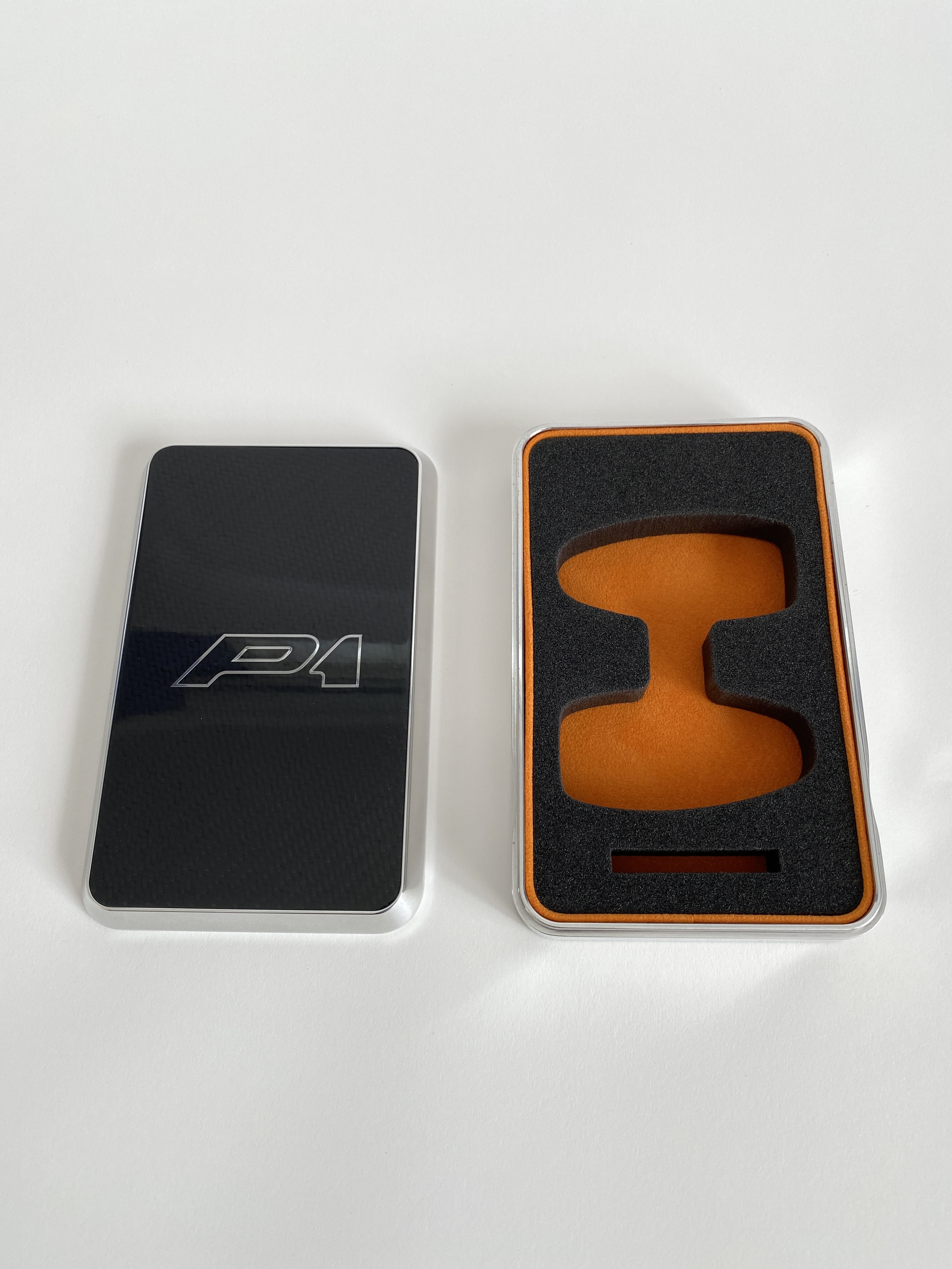 MCLAREN P1 OWNERS 1:18 MODEL, KEY CASE & BUILD BOOK