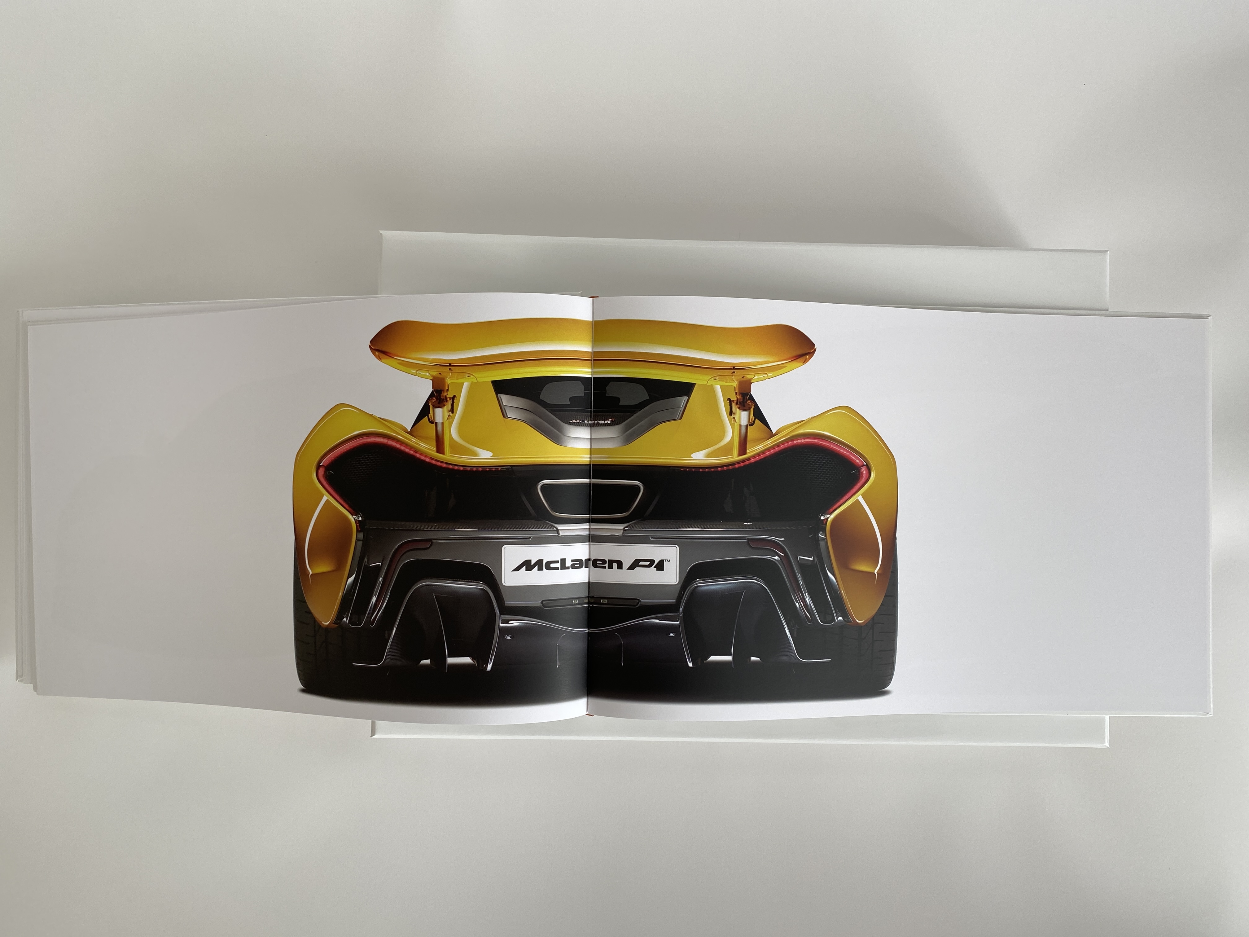 MCLAREN P1 OWNERS 1:18 MODEL, KEY CASE & BUILD BOOK