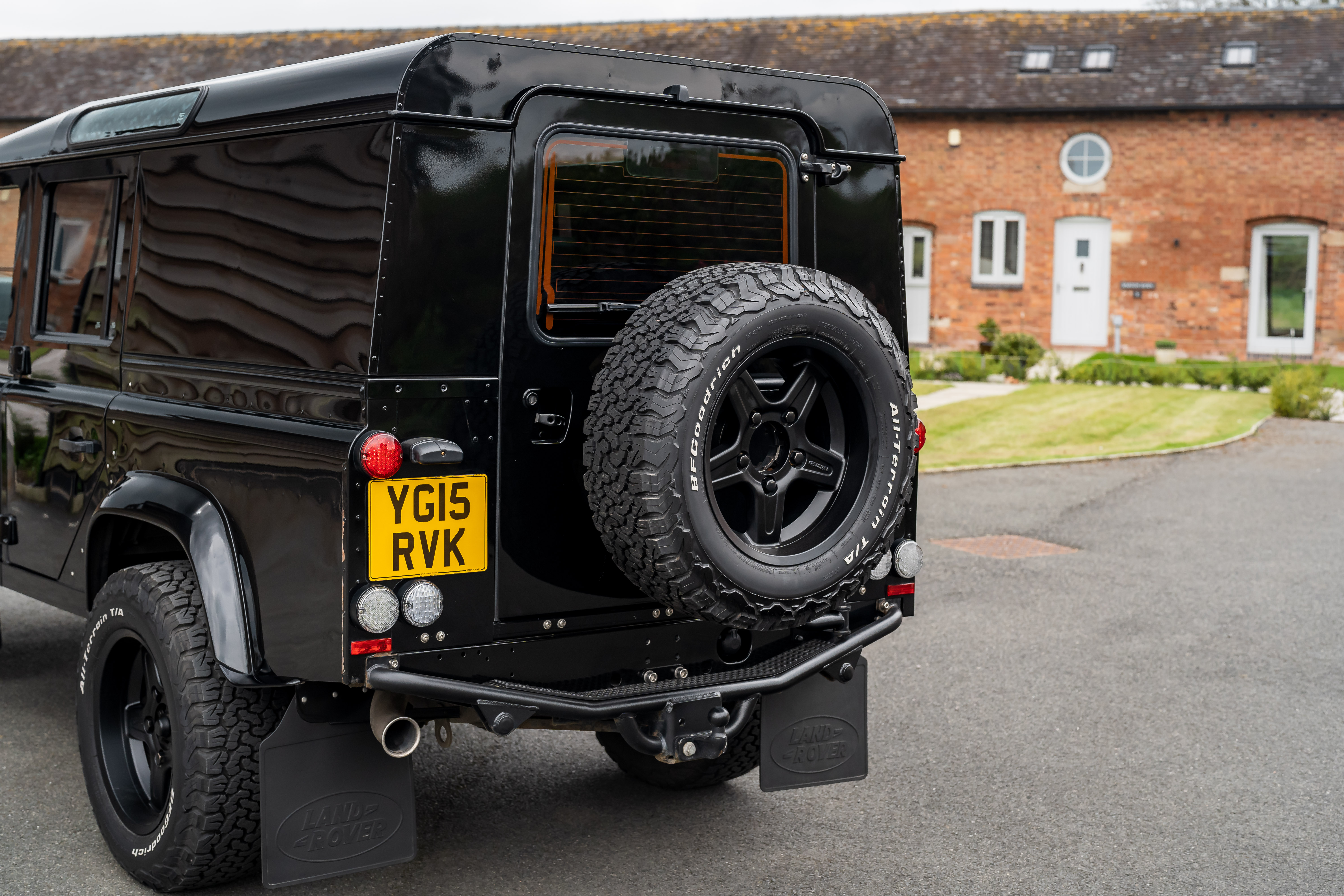 2015 LAND ROVER DEFENDER 110 XS UTILITY 'TWISTED'