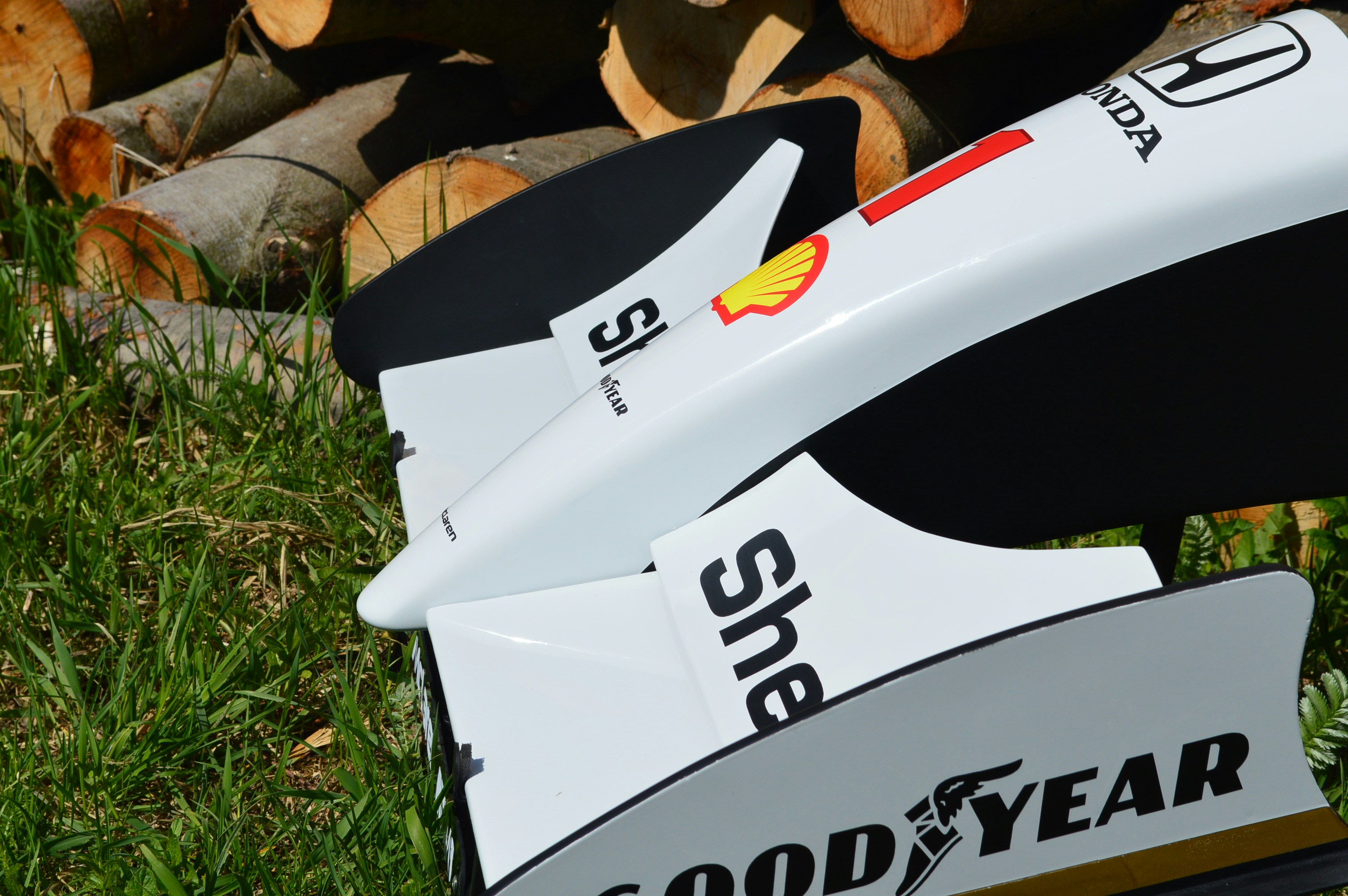 1991 MCLAREN MP4-6 FRONT WING REPLICA - 1:2 SCALE