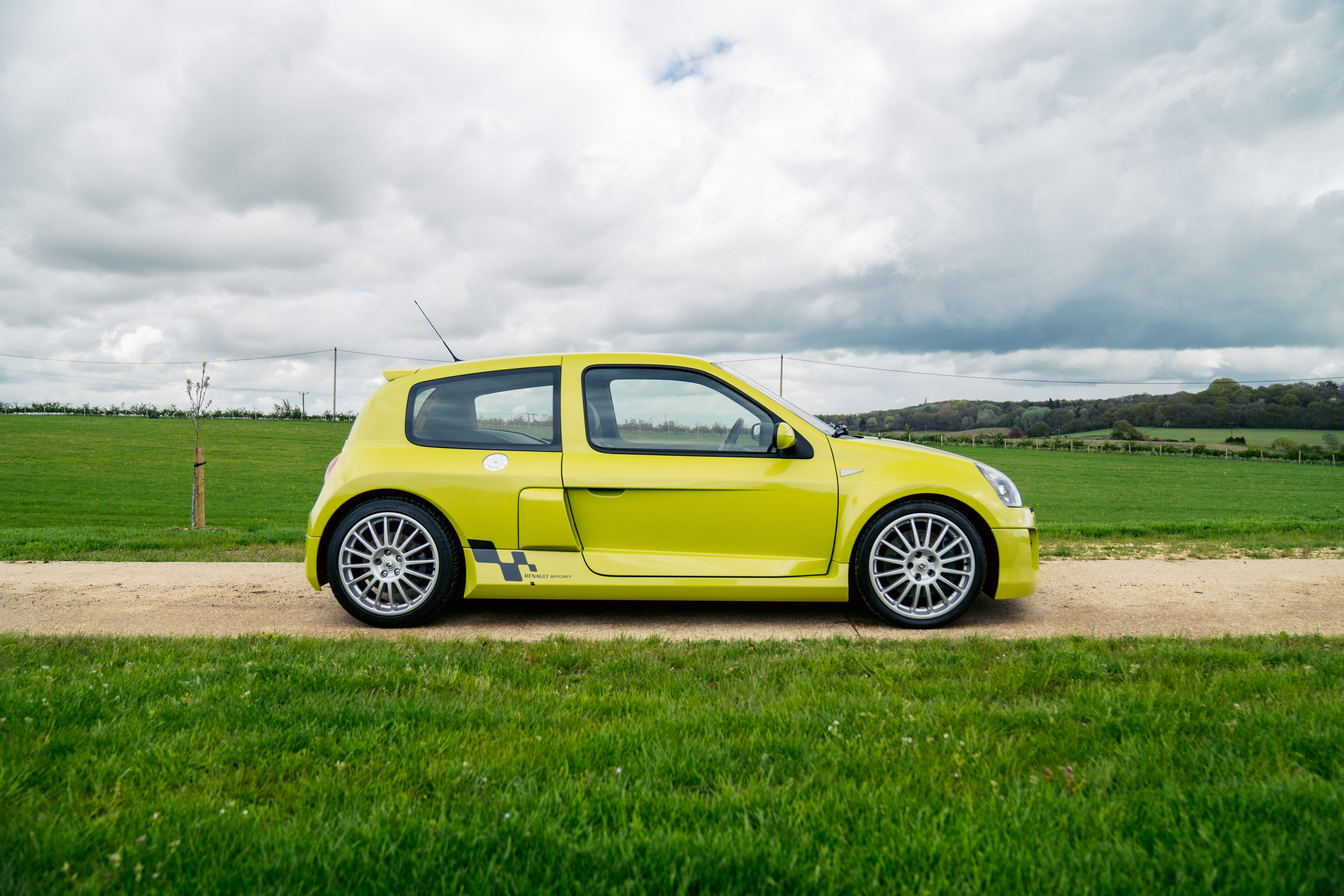 2004 RENAULT CLIO V6 PHASE 2 - 13,259 MILES