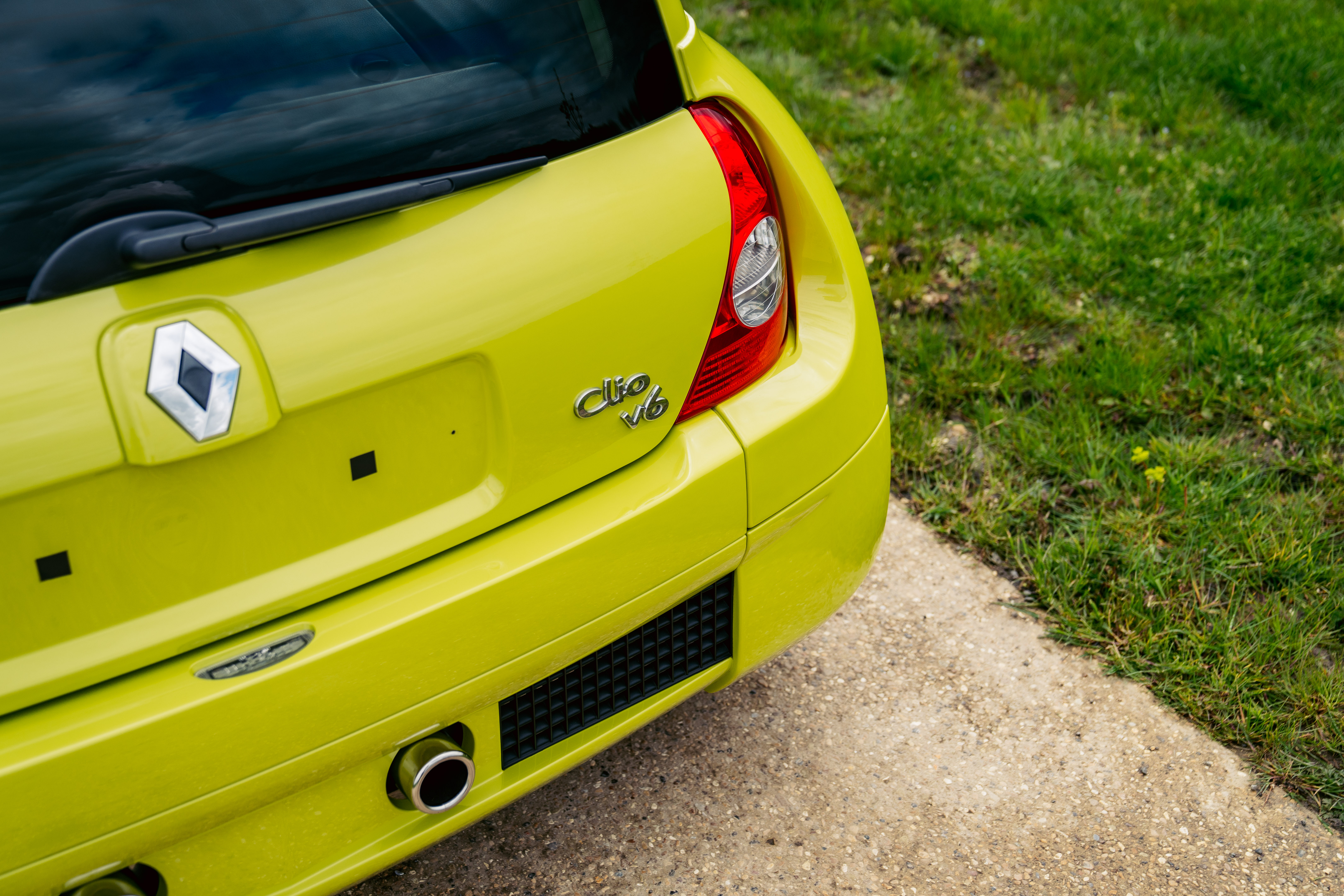 2004 RENAULT CLIO V6 PHASE 2 - 13,259 MILES
