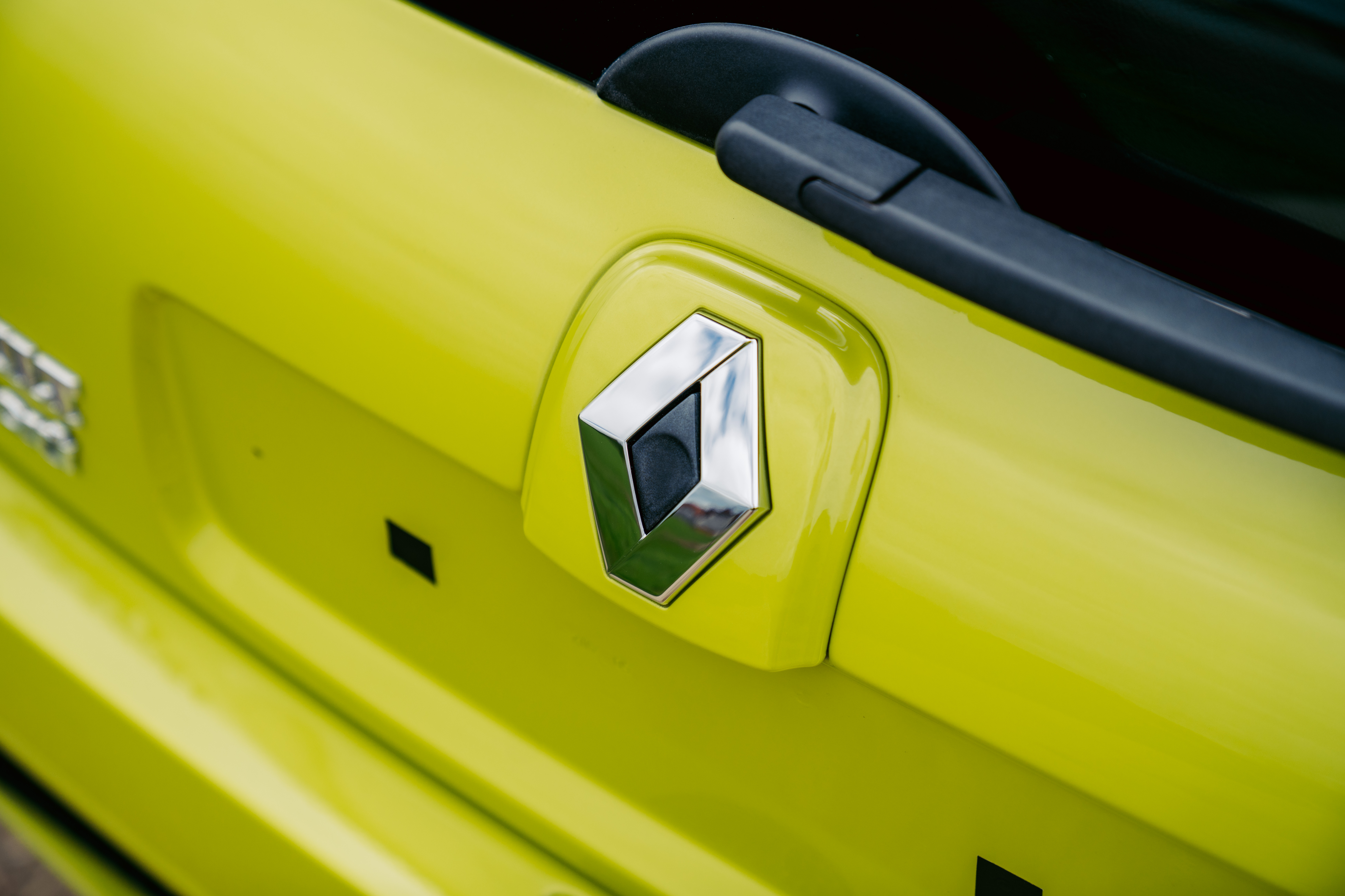 2004 RENAULT CLIO V6 PHASE 2 - 13,259 MILES