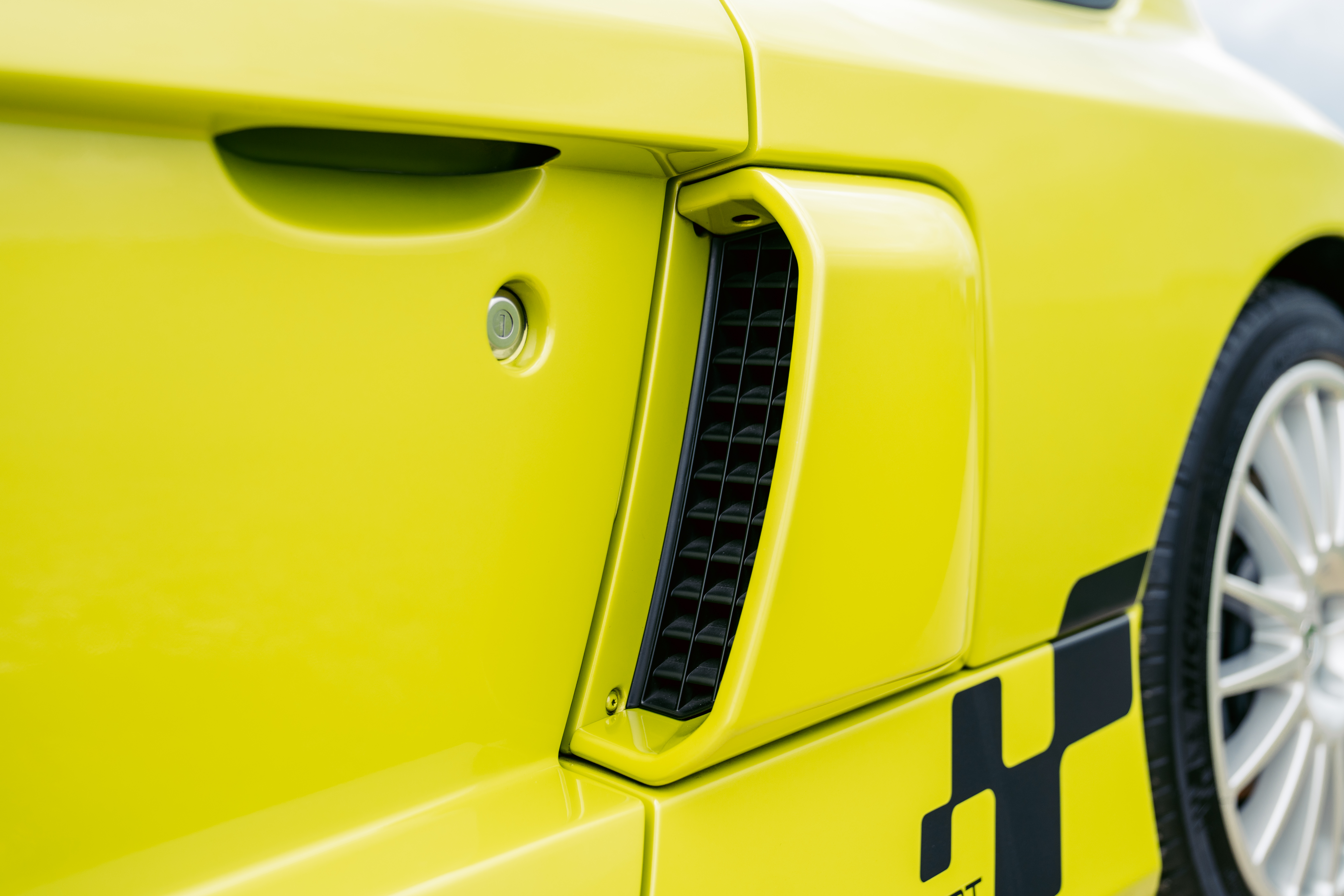 2004 RENAULT CLIO V6 PHASE 2 - 13,259 MILES