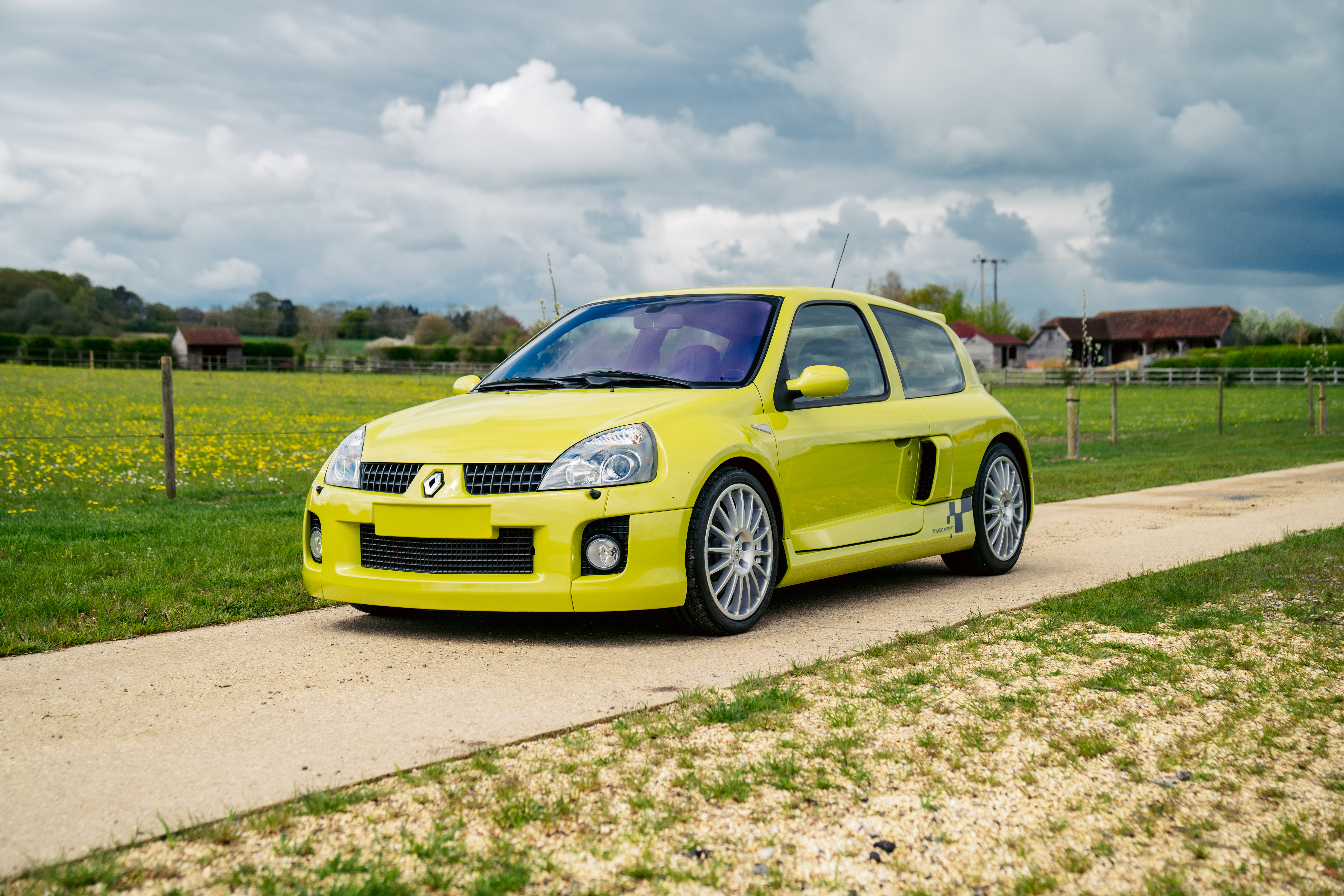 2004 RENAULT CLIO V6 PHASE 2 - 13,259 MILES