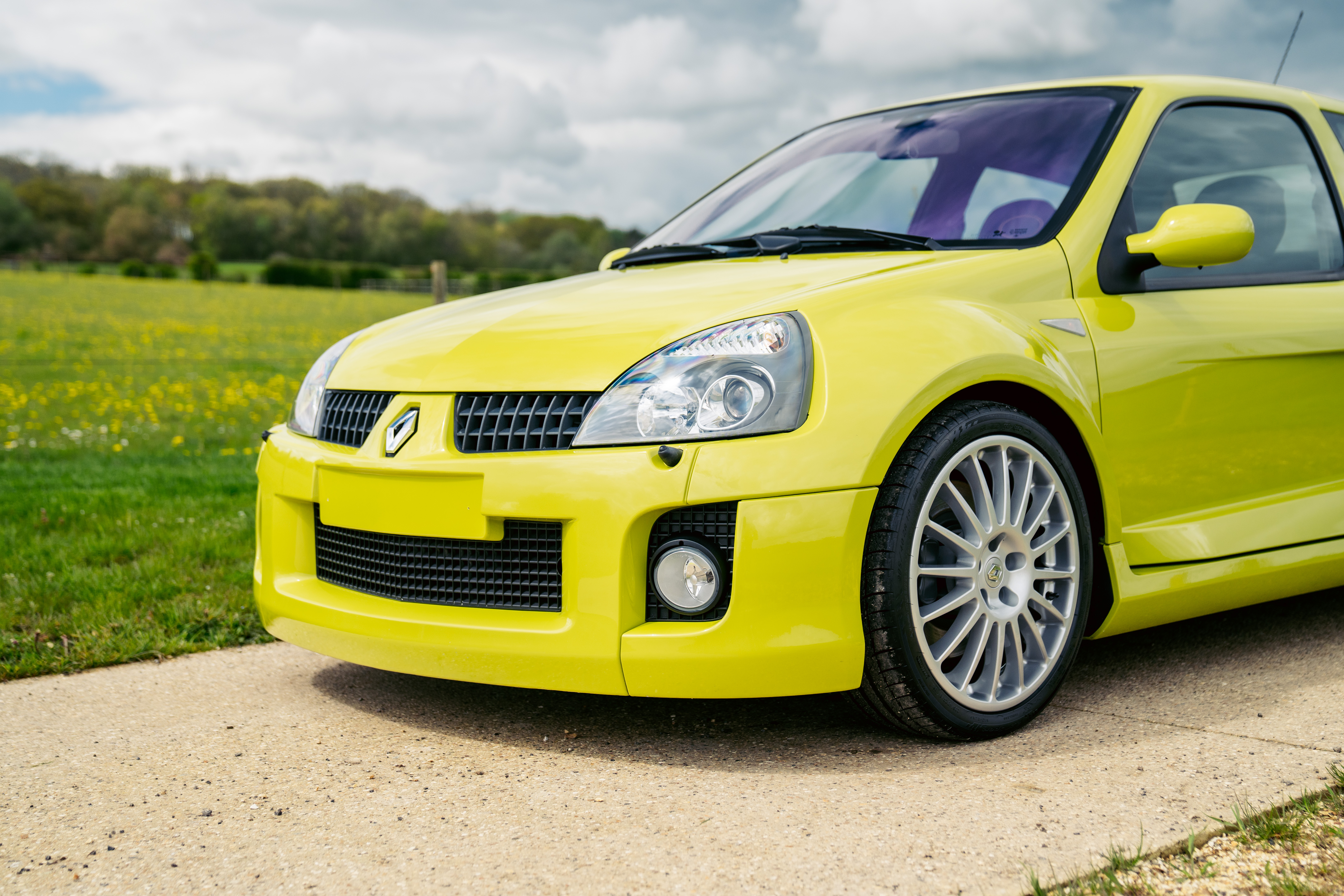 2004 RENAULT CLIO V6 PHASE 2 - 13,259 MILES