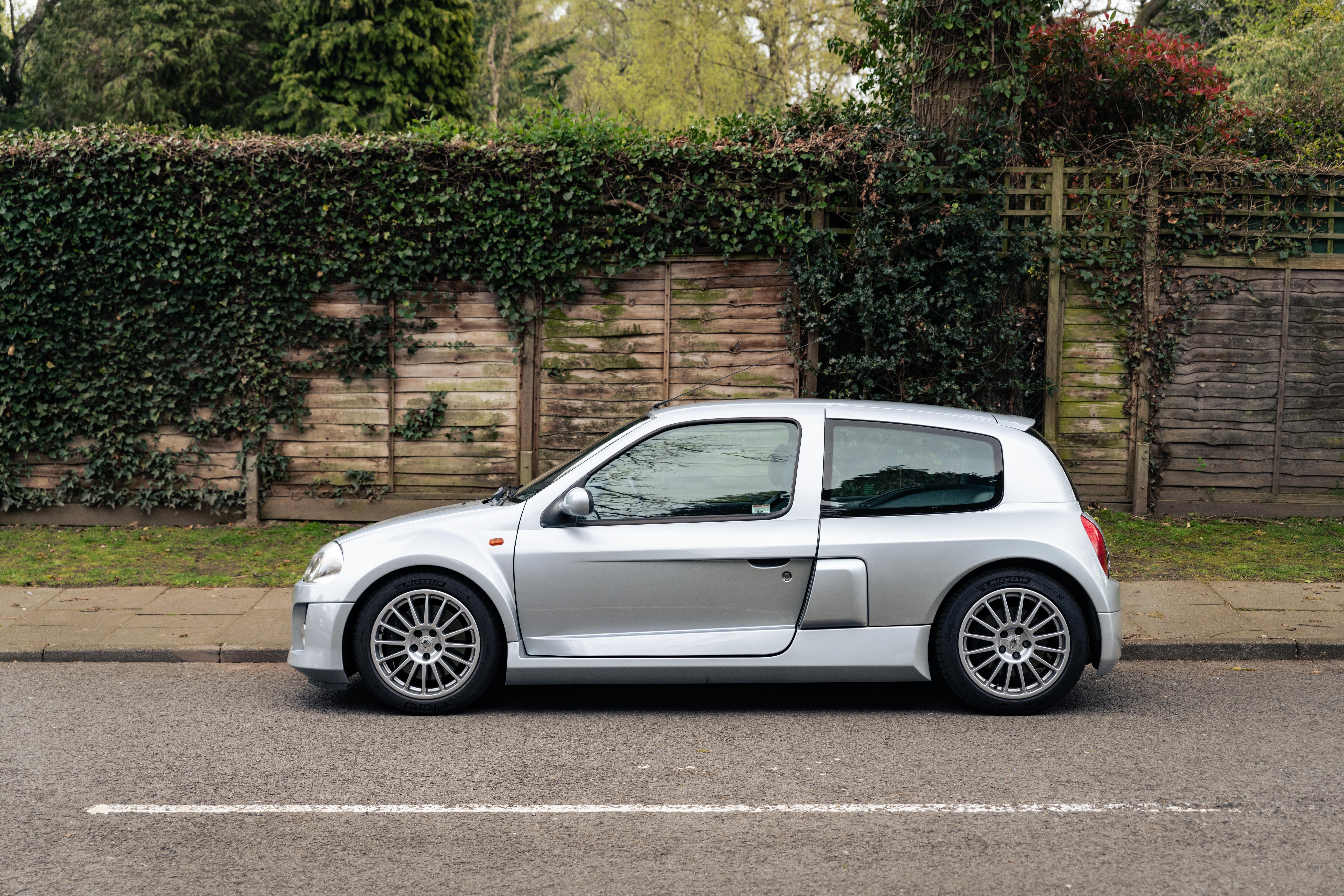 2002 RENAULT CLIO V6 PHASE 1 - 19,674 MILES
