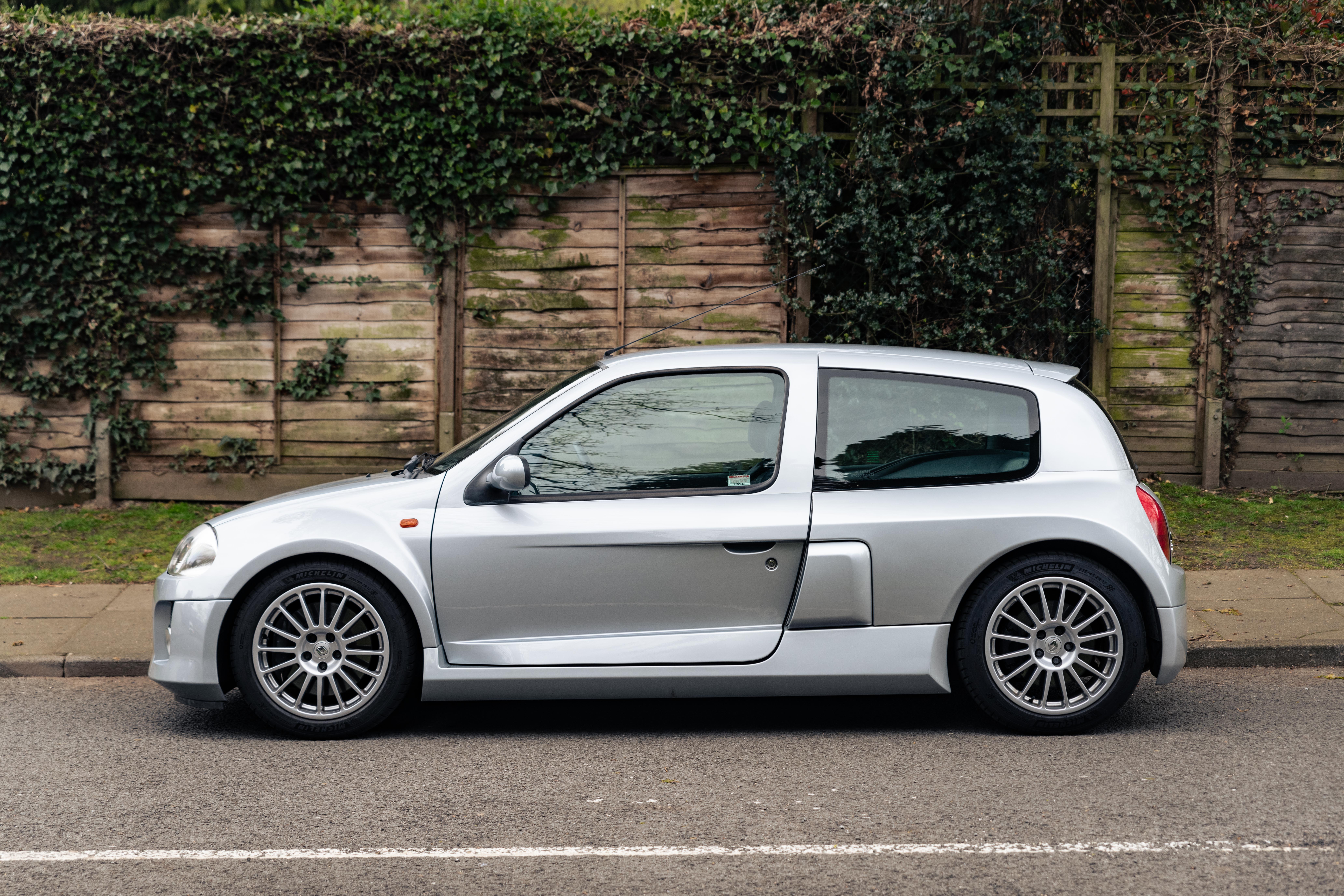 2002 RENAULT CLIO V6 PHASE 1 - 19,674 MILES