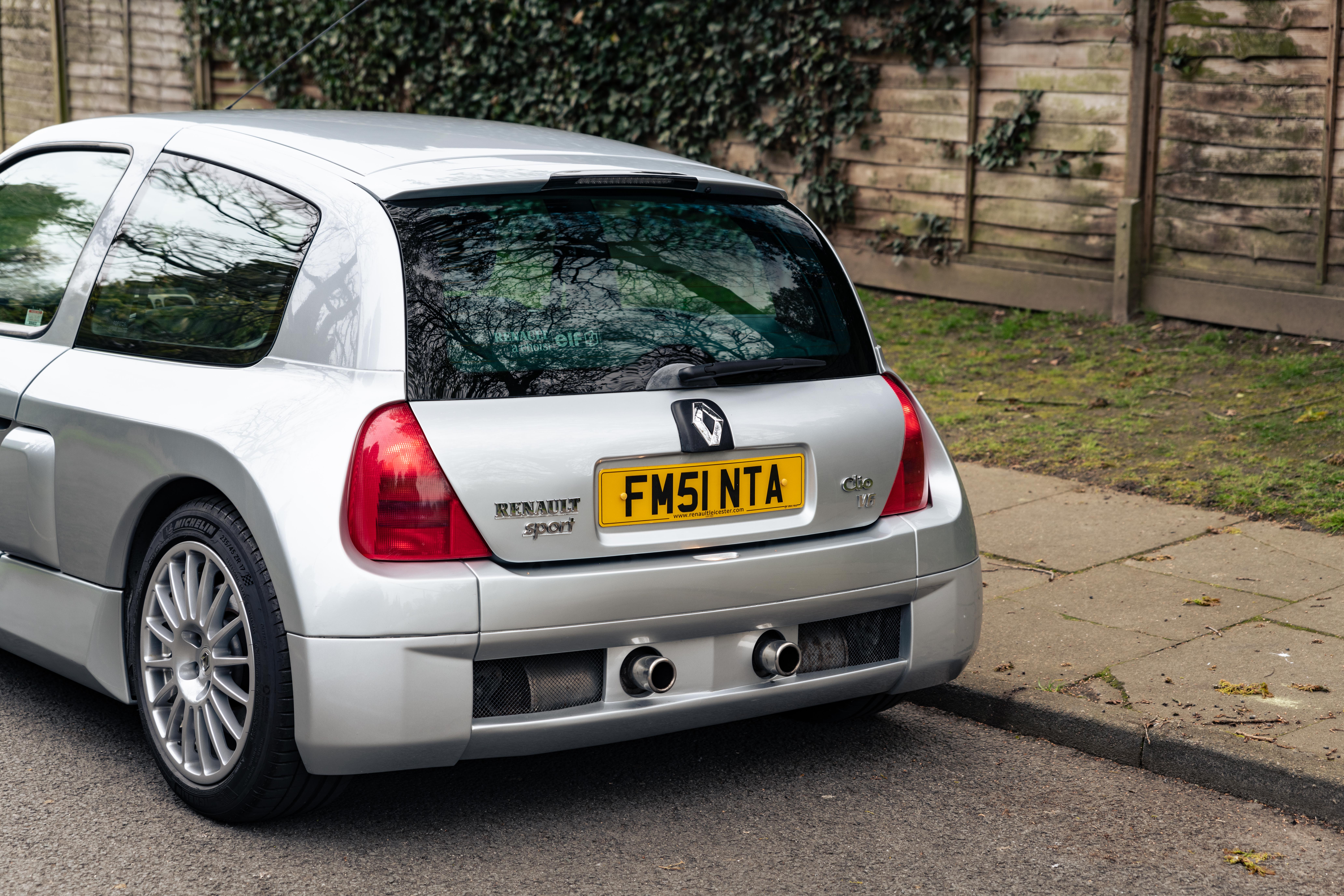 2002 RENAULT CLIO V6 PHASE 1 - 19,674 MILES