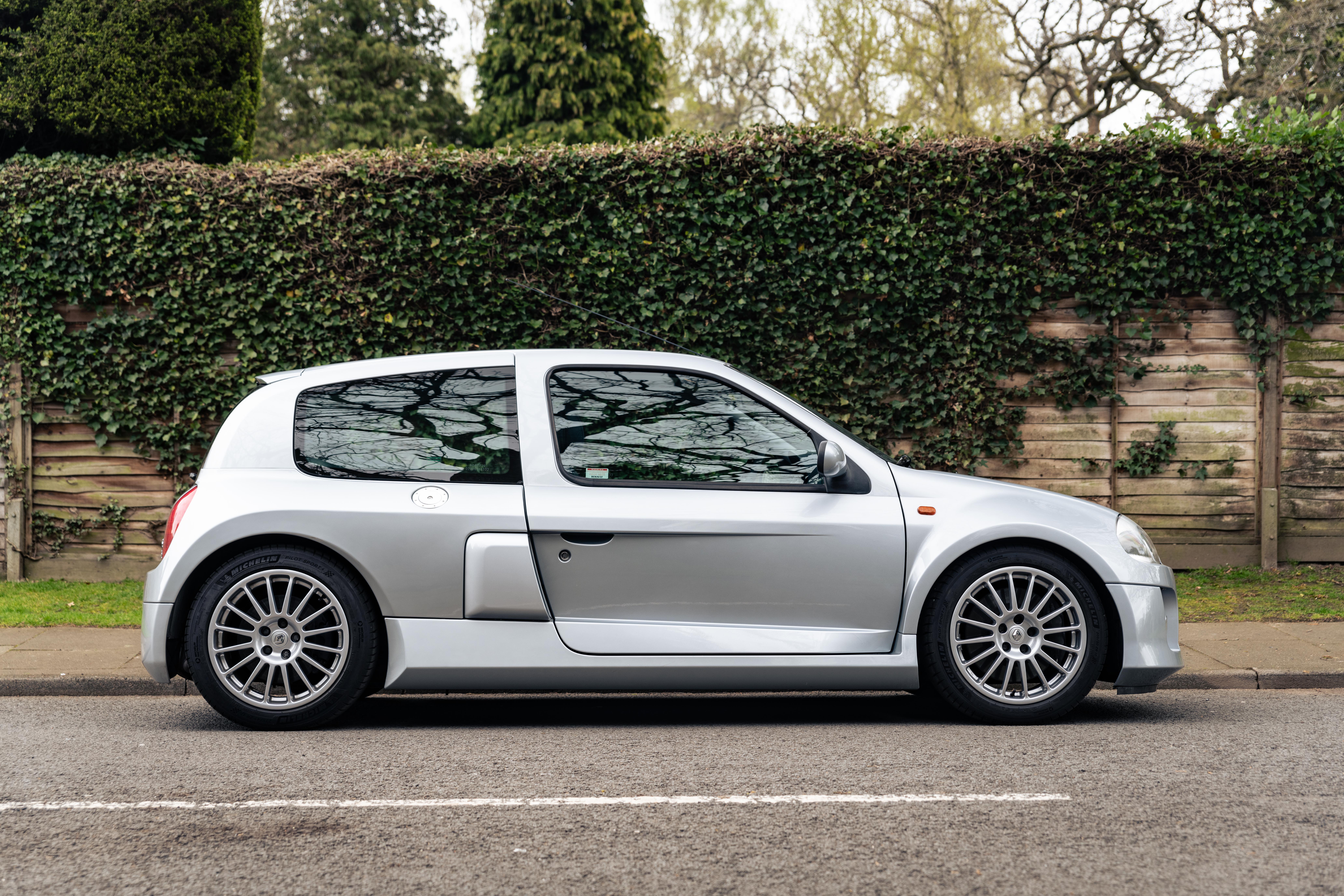 2002 RENAULT CLIO V6 PHASE 1 - 19,674 MILES