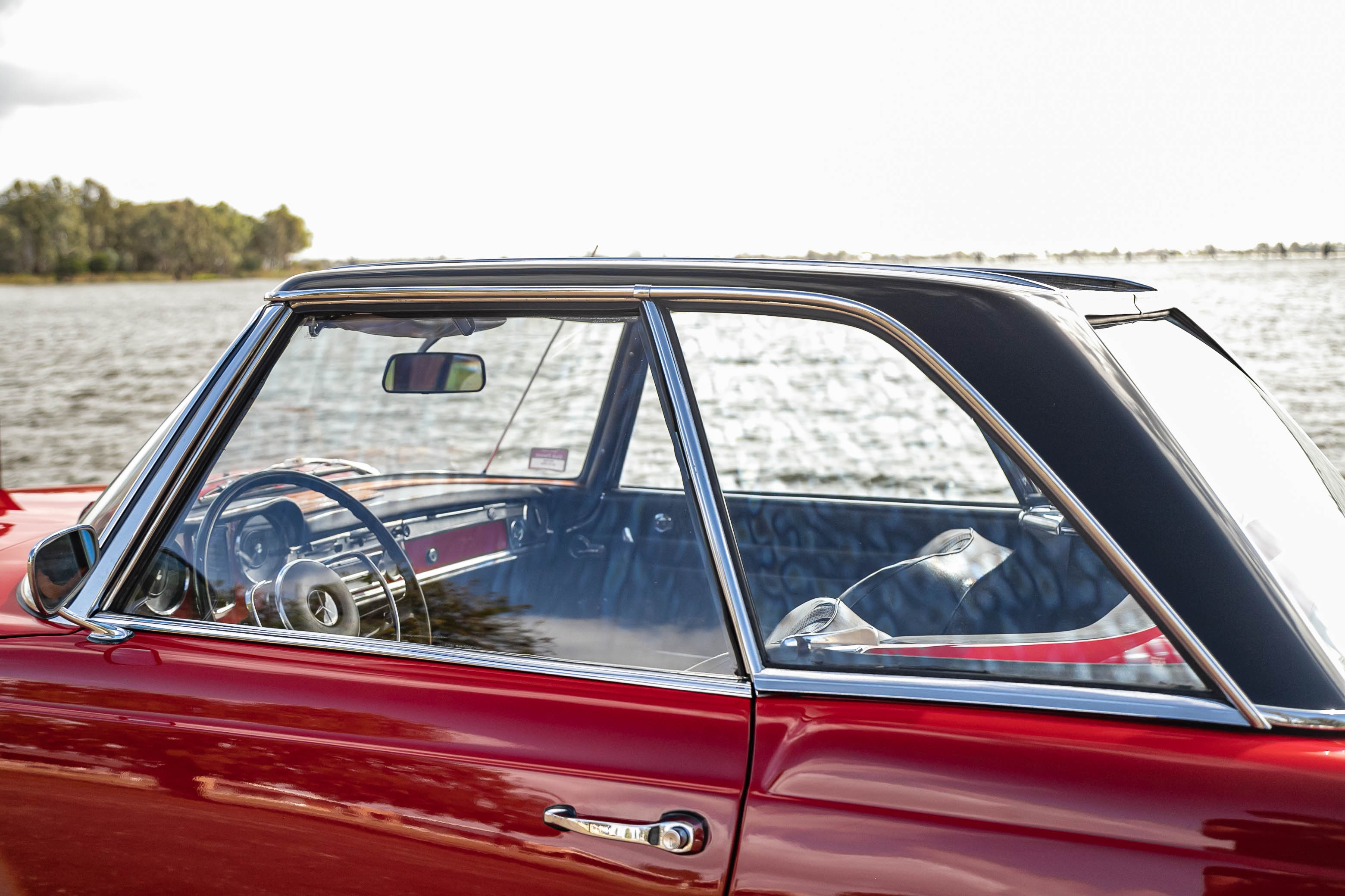 1967 MERCEDES-BENZ 230 SL PAGODA