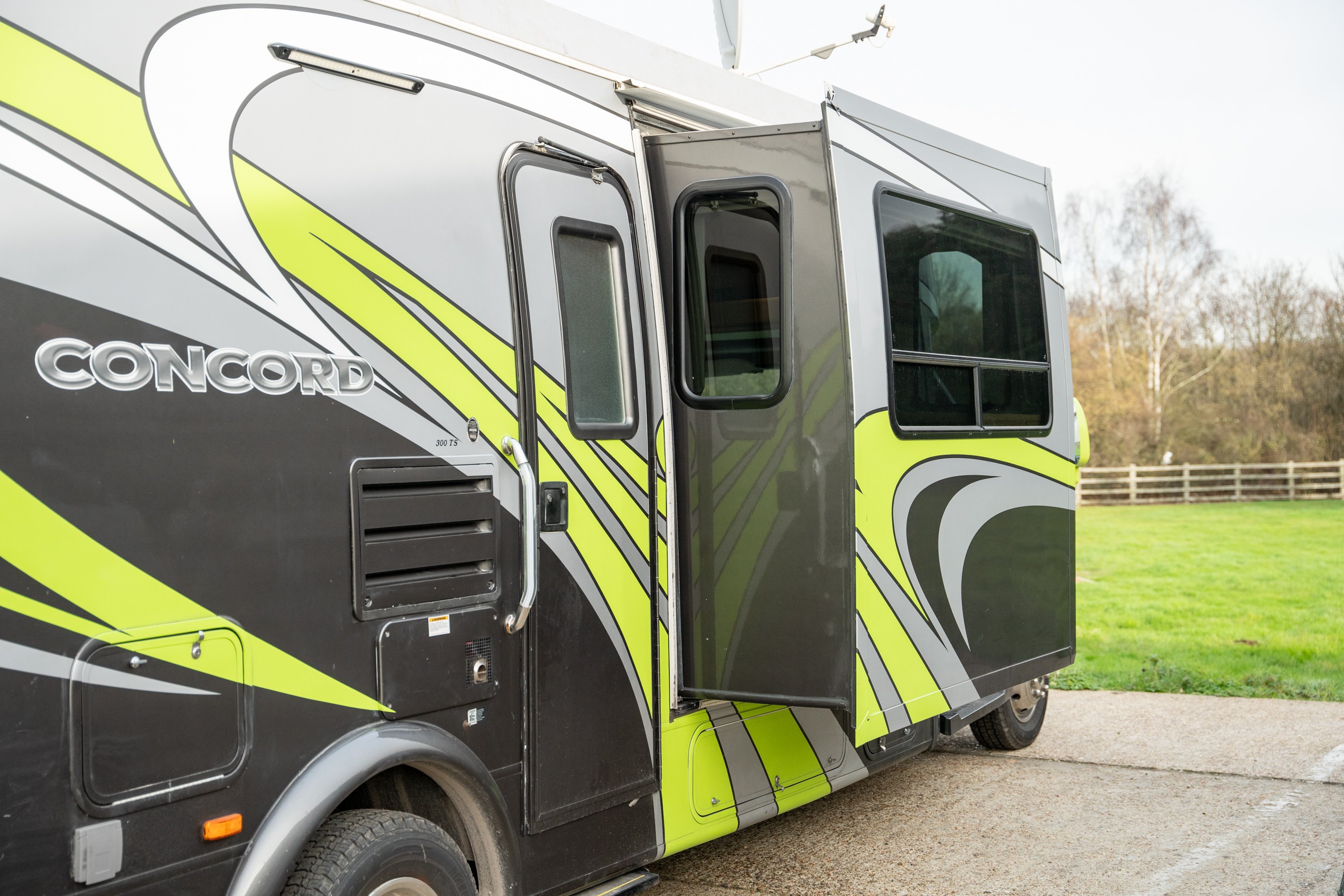 2007 COACHMEN CONCORD