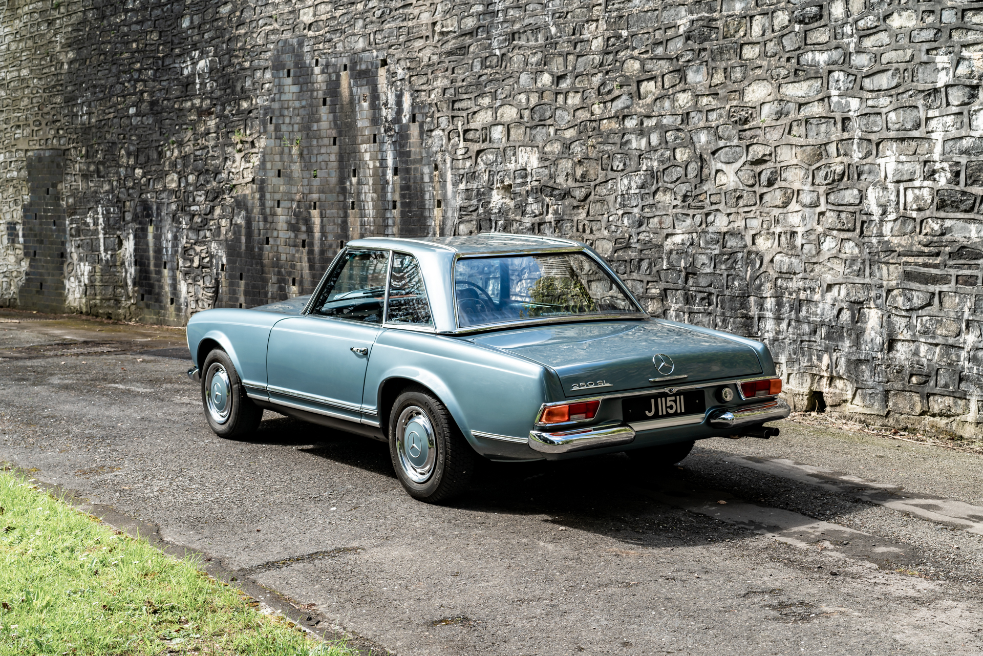 1967 MERCEDES-BENZ 250 SL PAGODA - CALIFORNIA CONVERSION