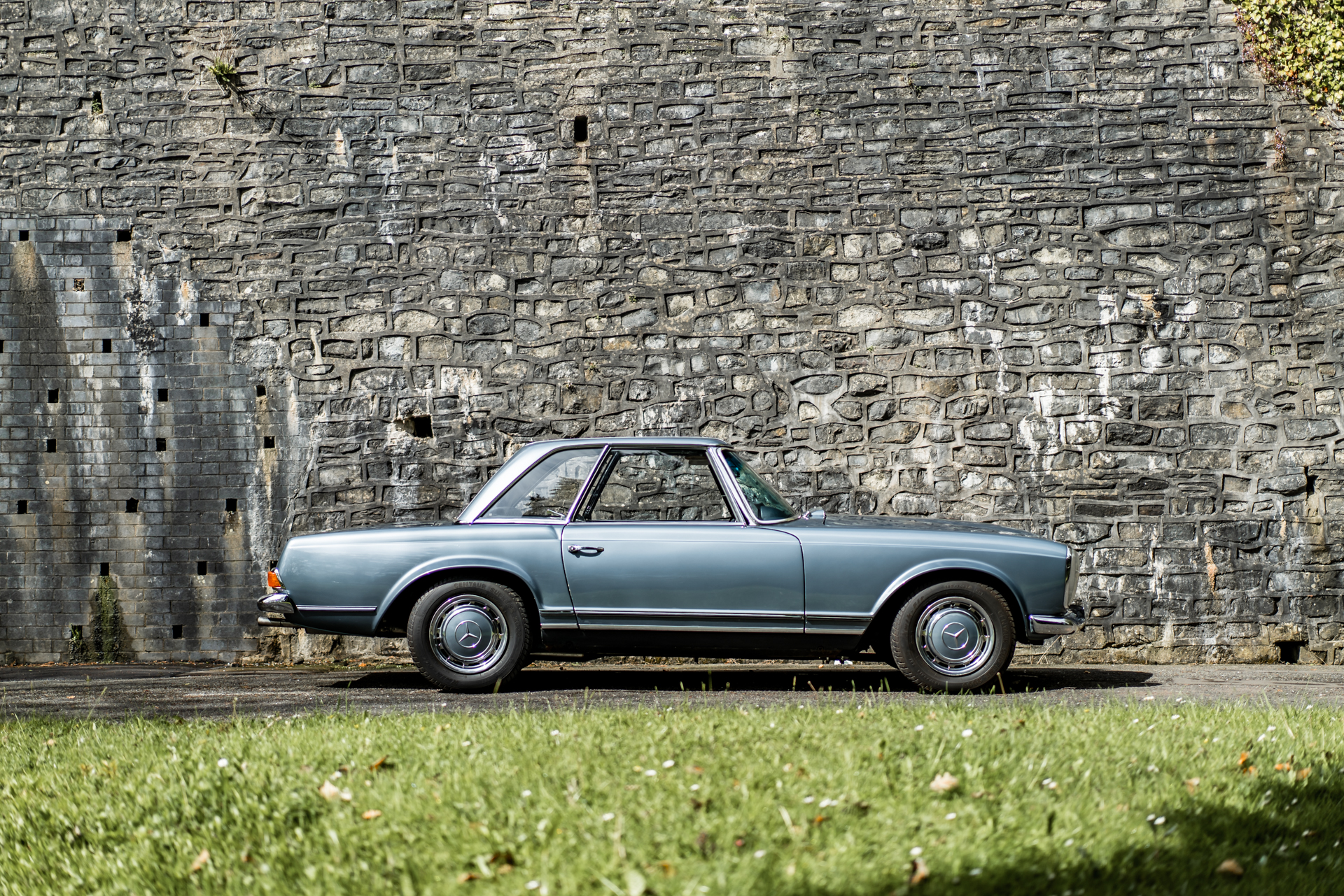 1967 MERCEDES-BENZ 250 SL PAGODA - CALIFORNIA CONVERSION