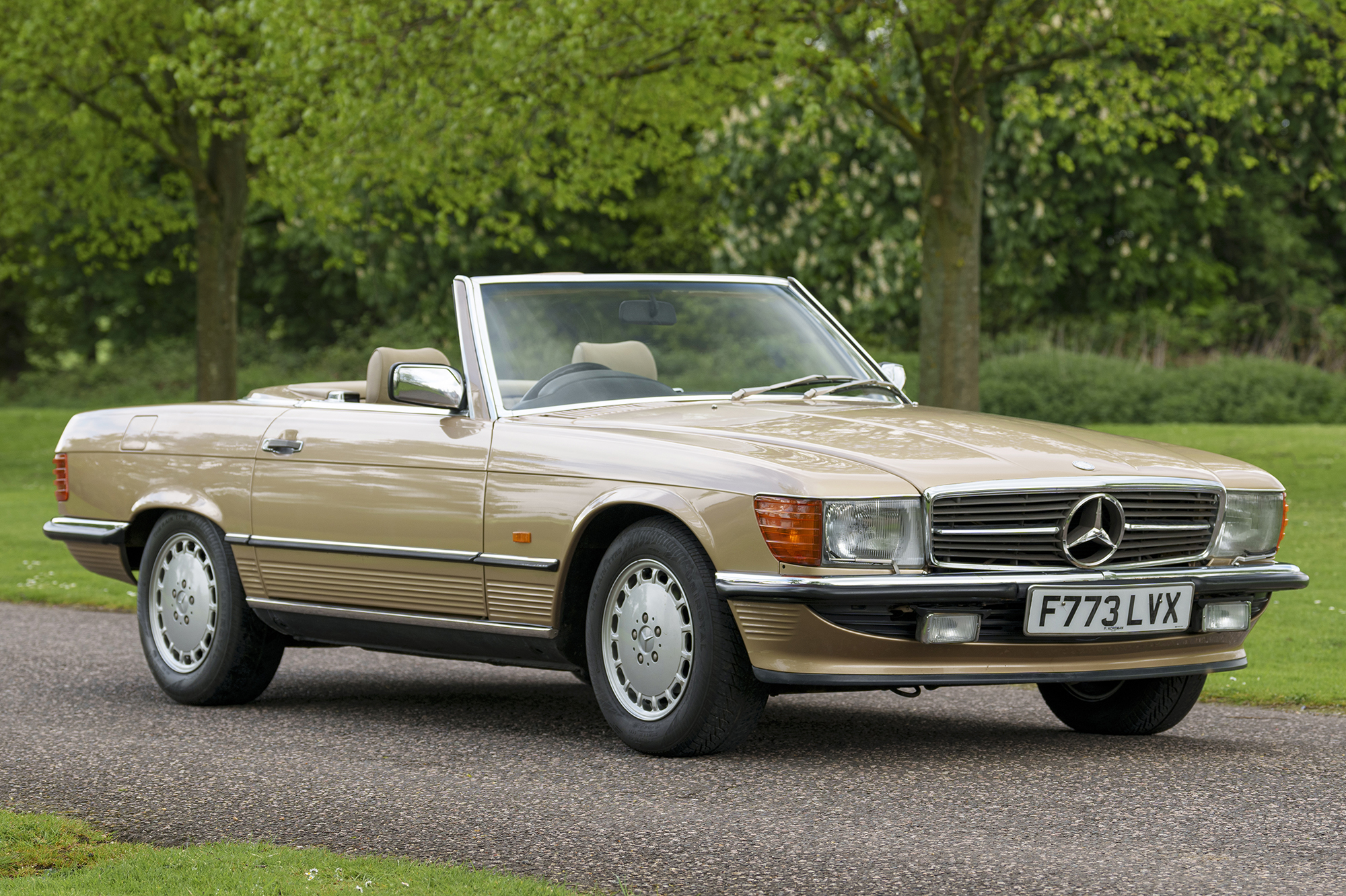 1988 MERCEDES-BENZ (R107) 300 SL