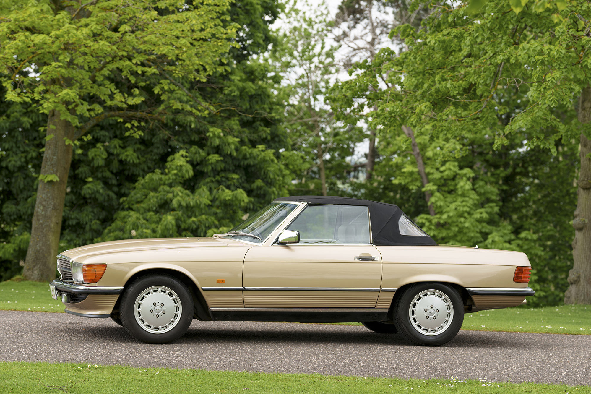 1988 MERCEDES-BENZ (R107) 300 SL