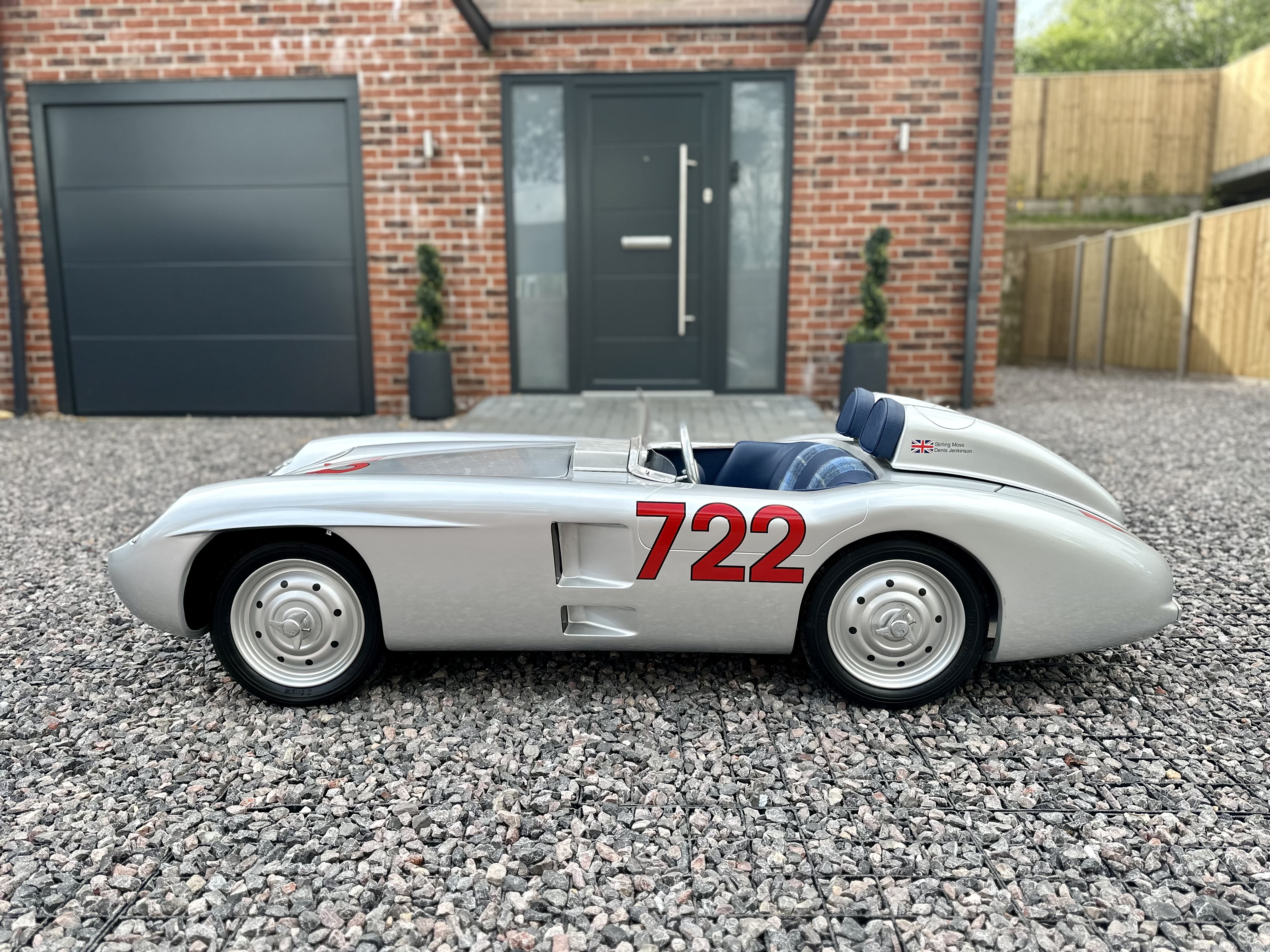 MERCEDES-BENZ 300 SLR ‘722’ JUNIOR - SIGNED BY STIRLING MOSS
