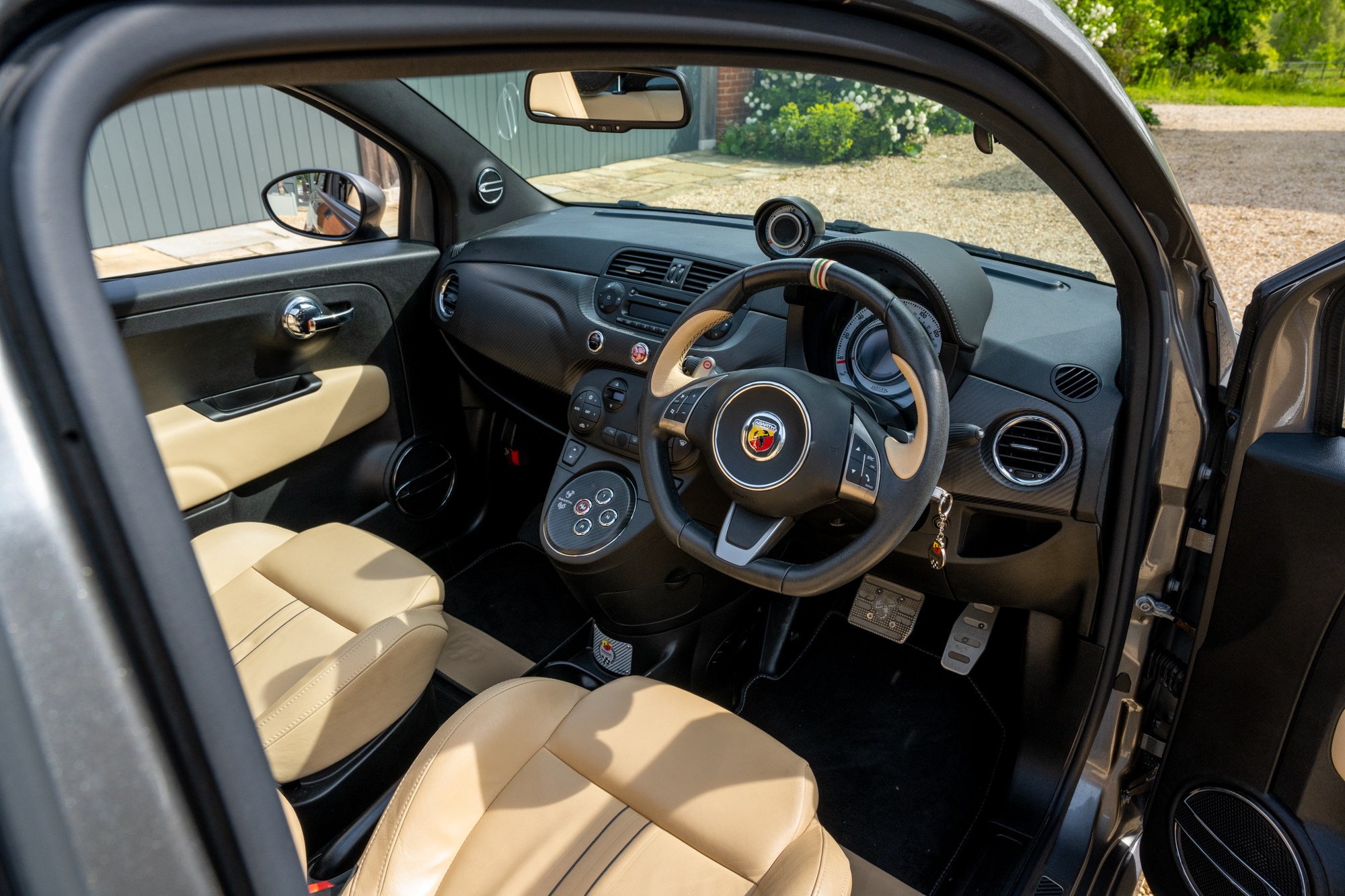 2013 ABARTH 695 EDIZIONE MASERATI