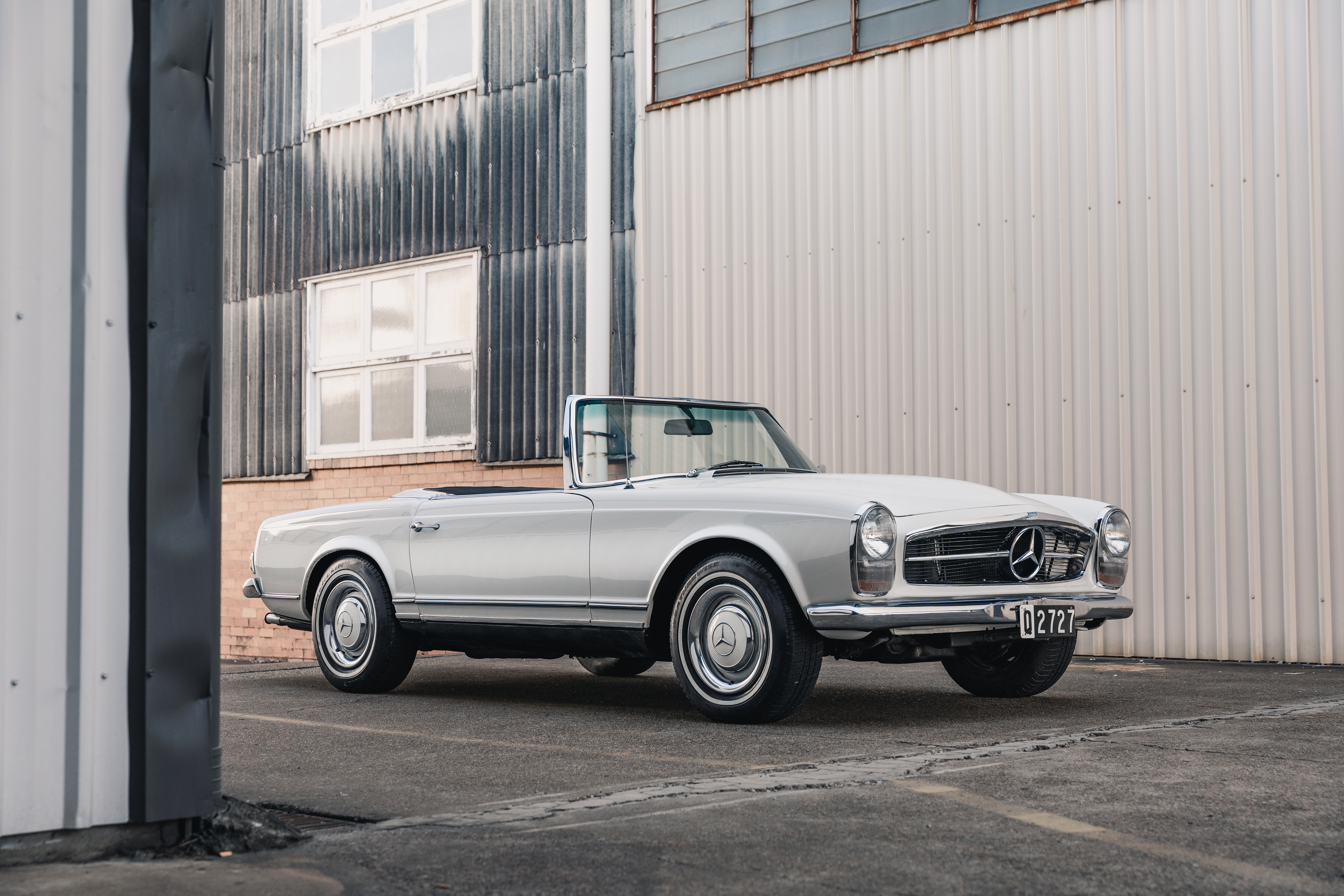 1967 MERCEDES-BENZ 230 SL PAGODA