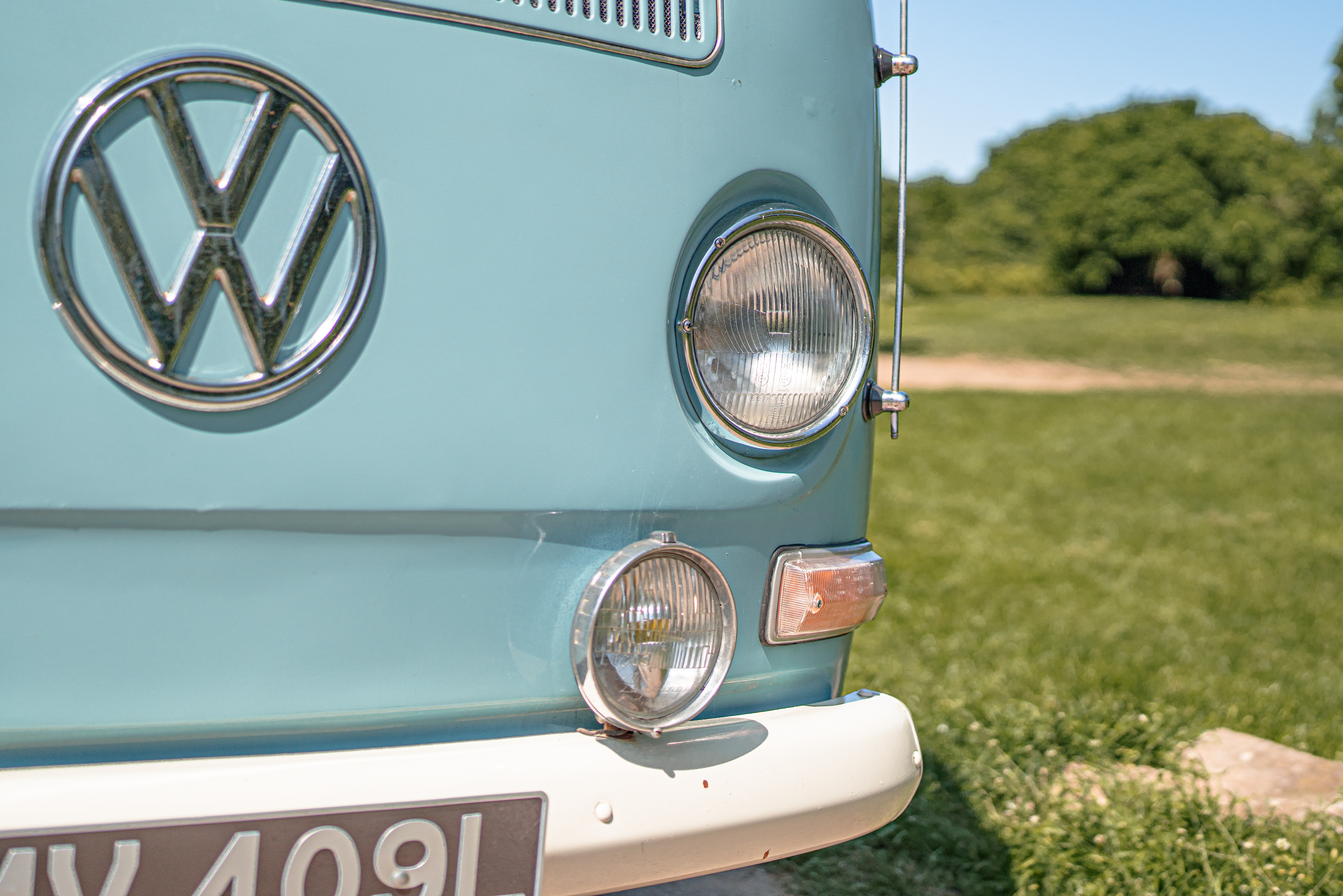 1972 VOLKSWAGEN TYPE 2 (T2) DANBURY ‘DELUXE’ CAMPERVAN