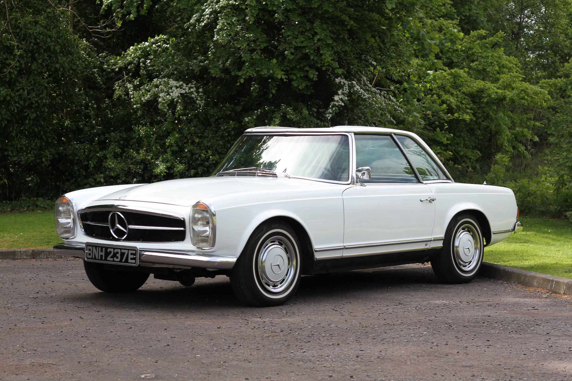 1967 MERCEDES-BENZ 250 SL PAGODA