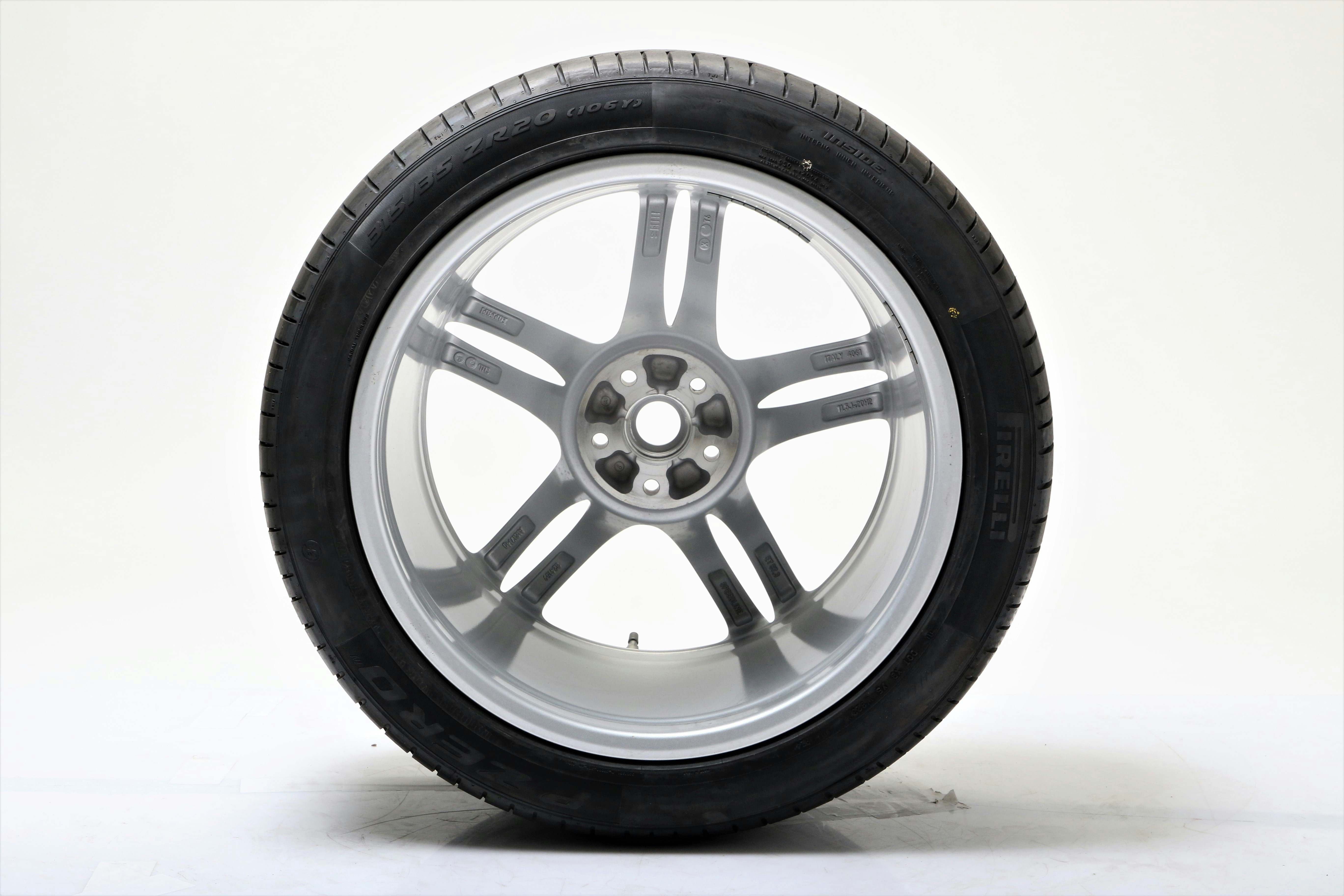 SET OF FERRARI 812 SUPERFAST WHEELS AND TYRES for sale by auction in ...