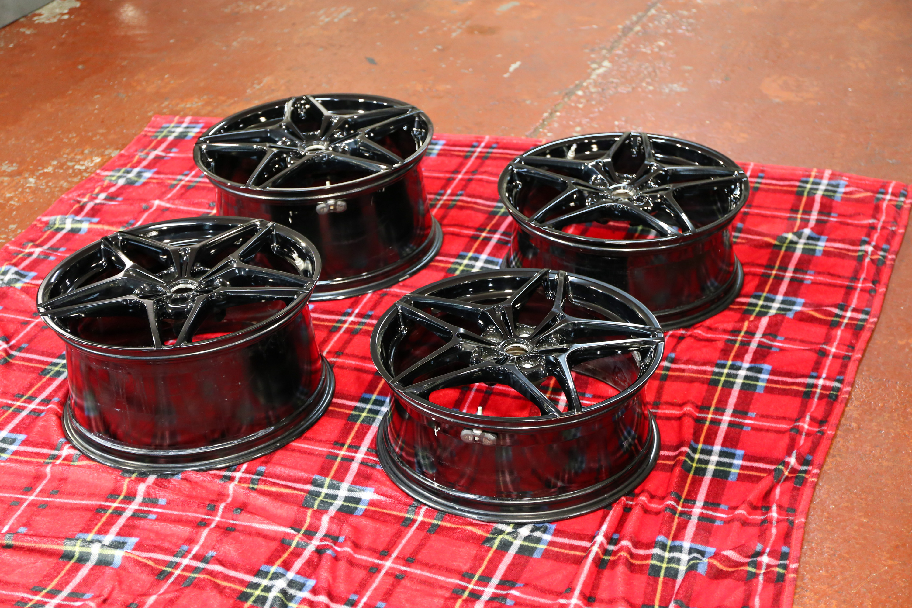 SET OF FERRARI CALIFORNIA T WHEELS