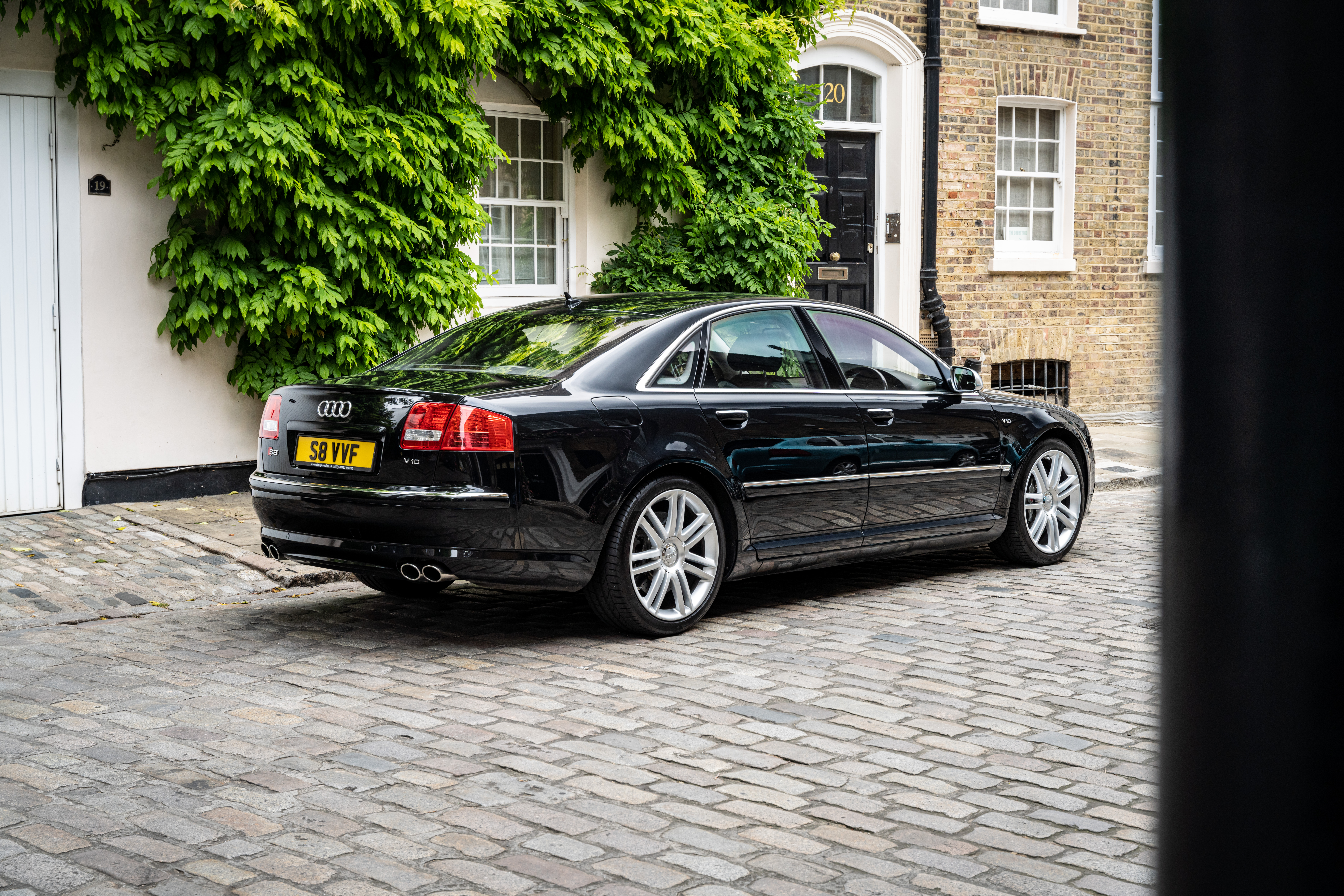 2007 AUDI S8