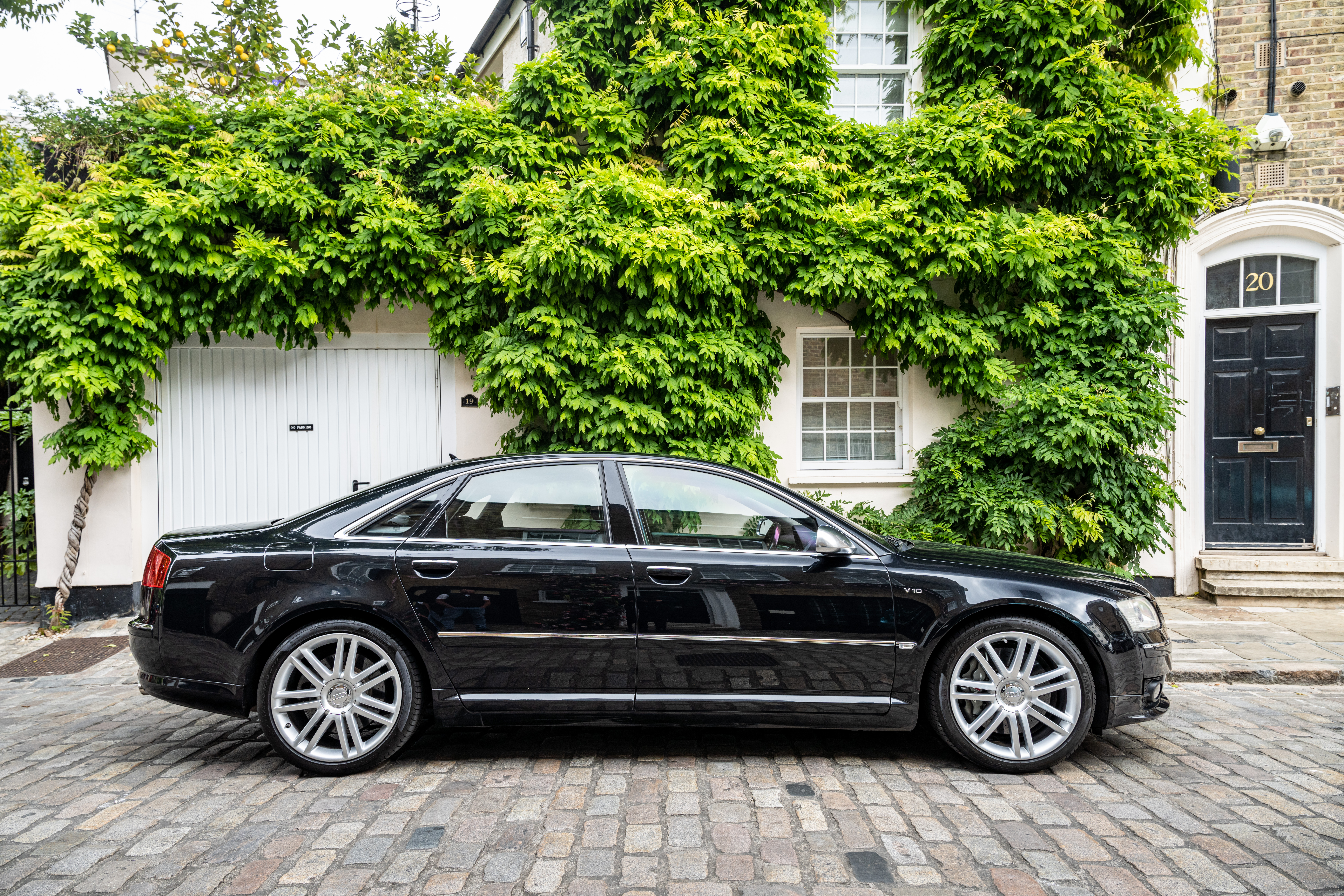 2007 AUDI S8