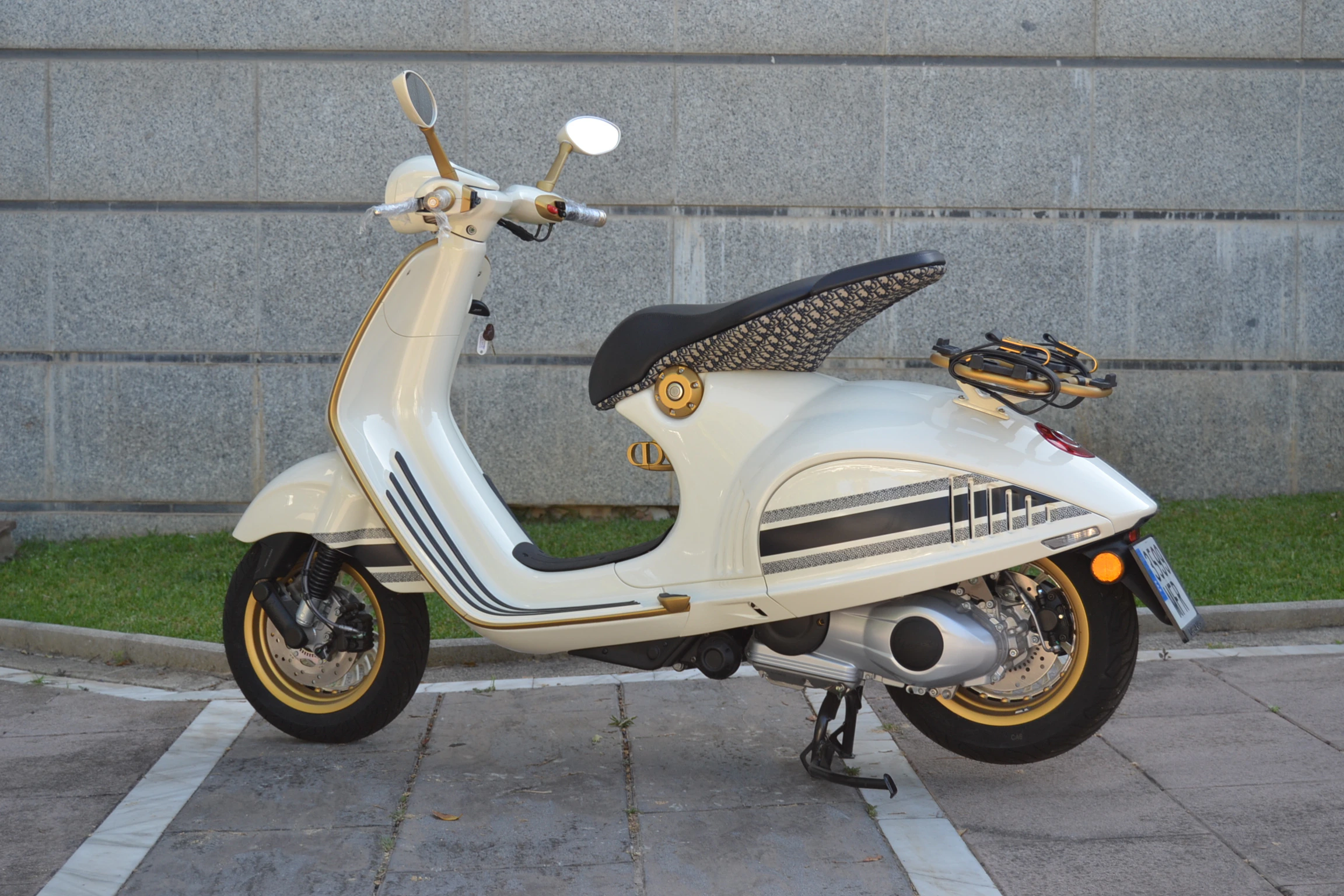 2021 PIAGGIO VESPA 946 - CHRISTIAN DIOR for sale by auction in Marbella ...