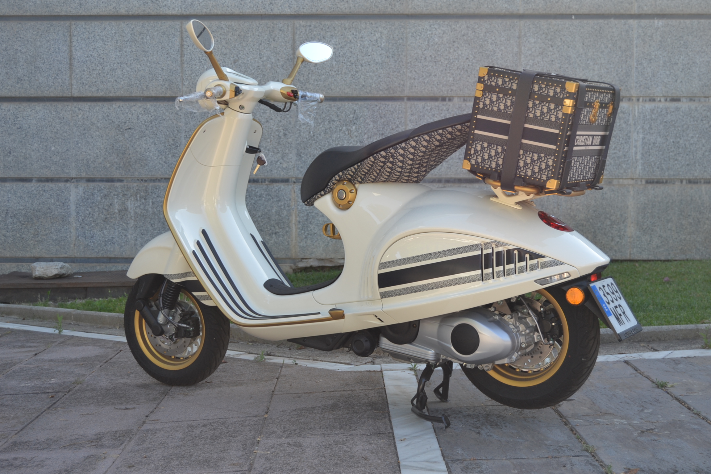 2021 PIAGGIO VESPA 946 - CHRISTIAN DIOR for sale by auction in Marbella ...
