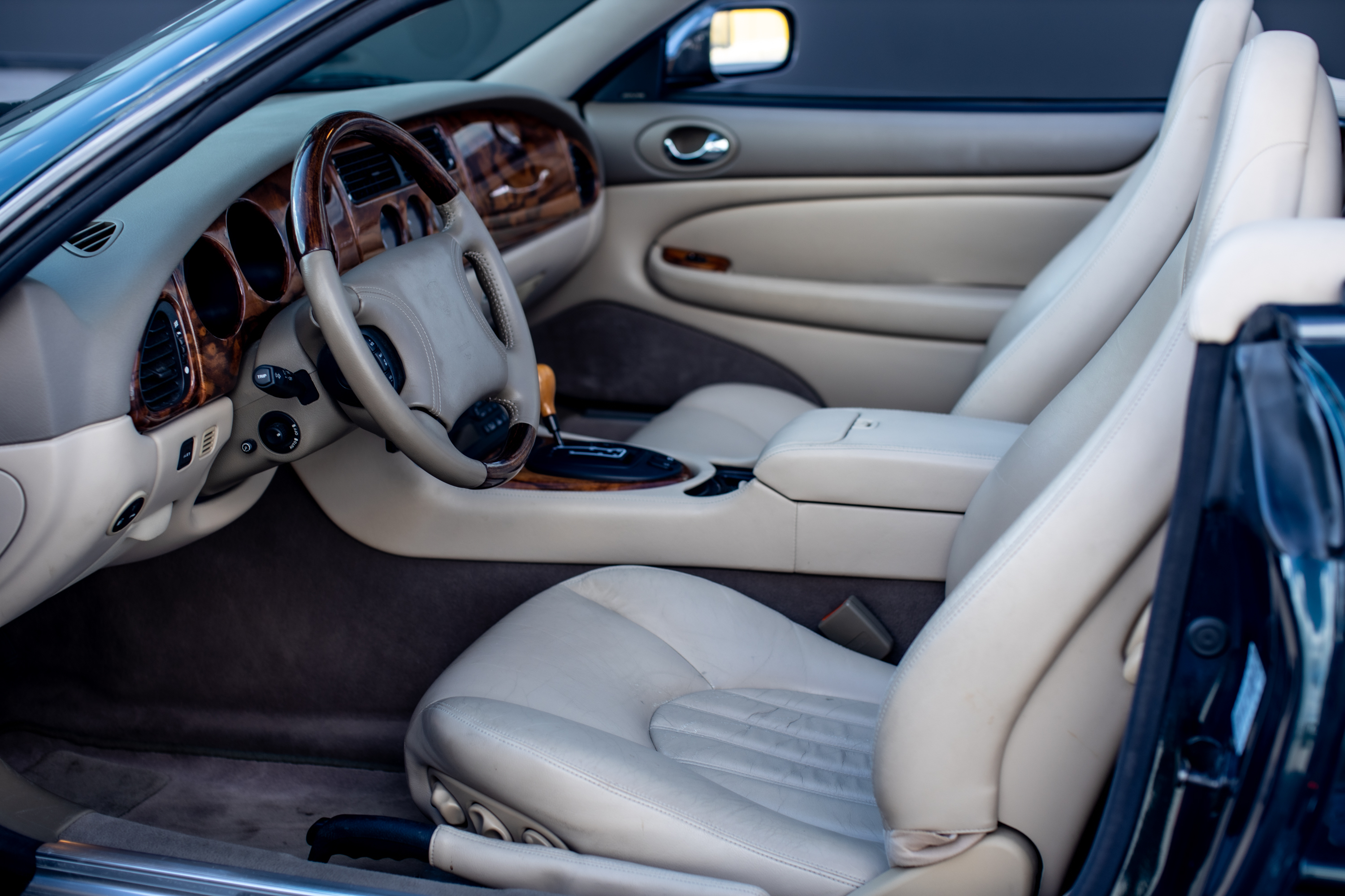 2000 JAGUAR XKR 4.0 CABRIOLET - 59,328 KM for sale by auction in ...