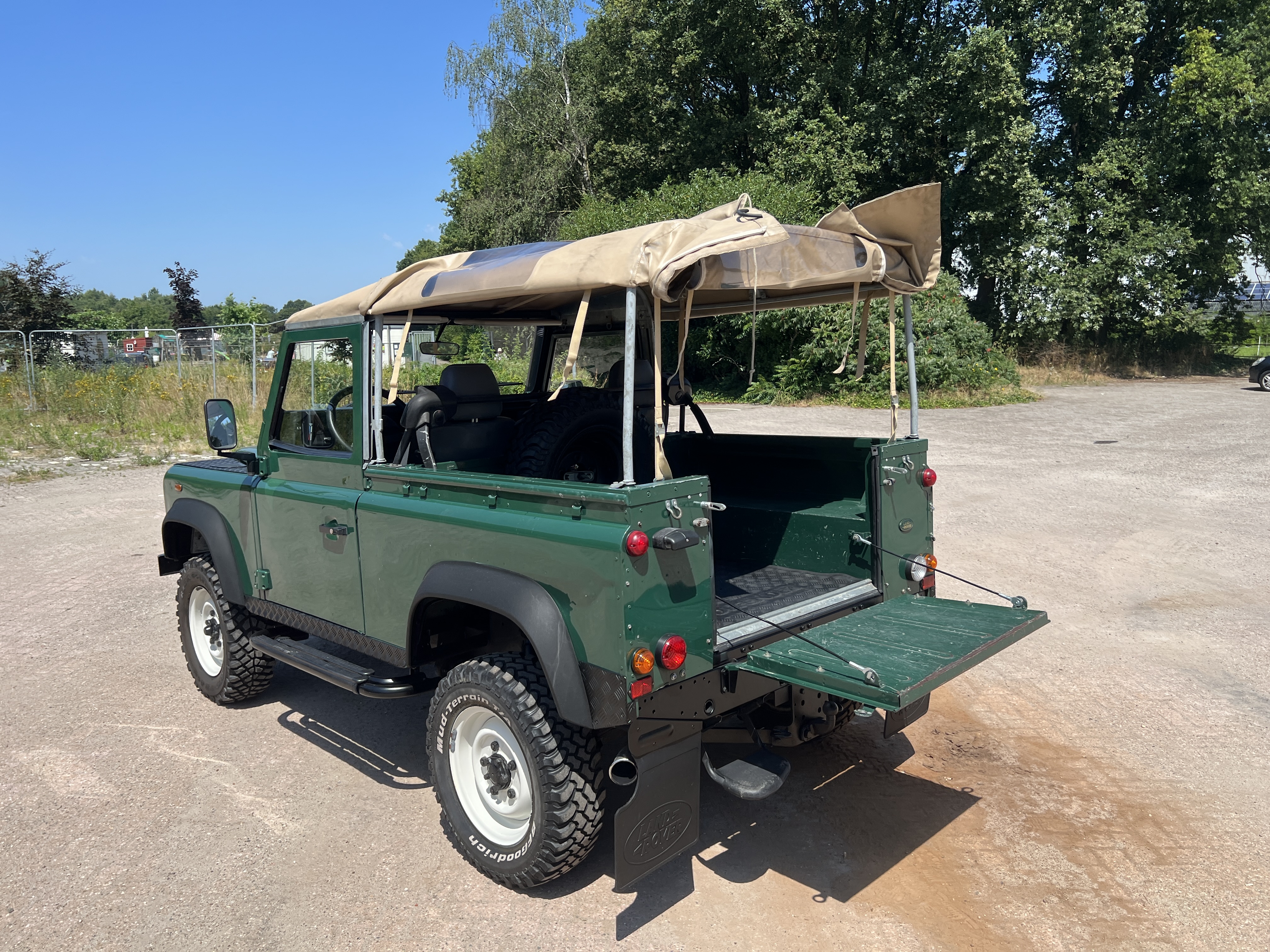 2004 LAND ROVER DEFENDER 90 TD5 PICK UP for sale in Tilburg, Netherlands
