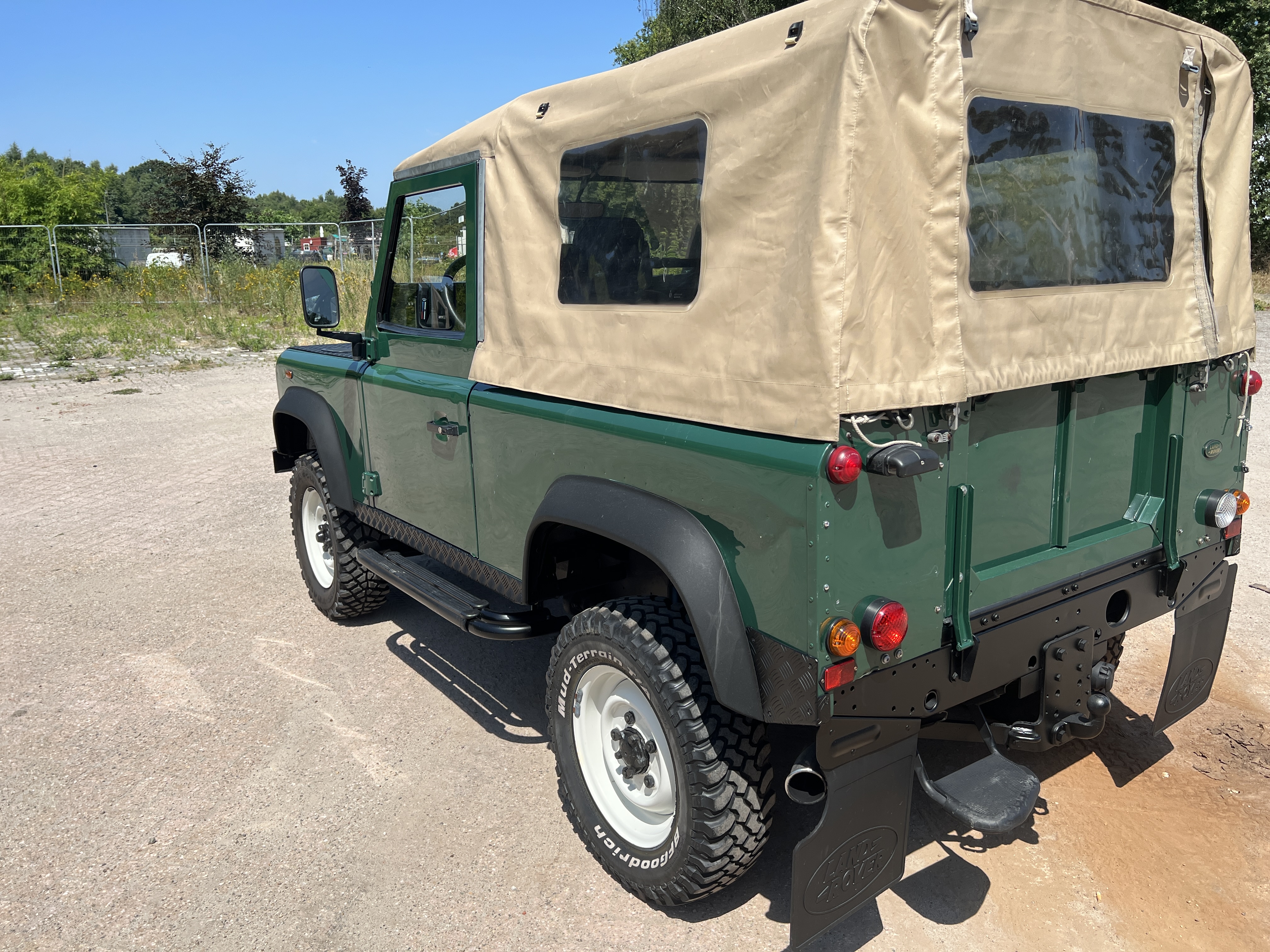 2004 LAND ROVER DEFENDER 90 TD5 PICK UP for sale in Tilburg, Netherlands