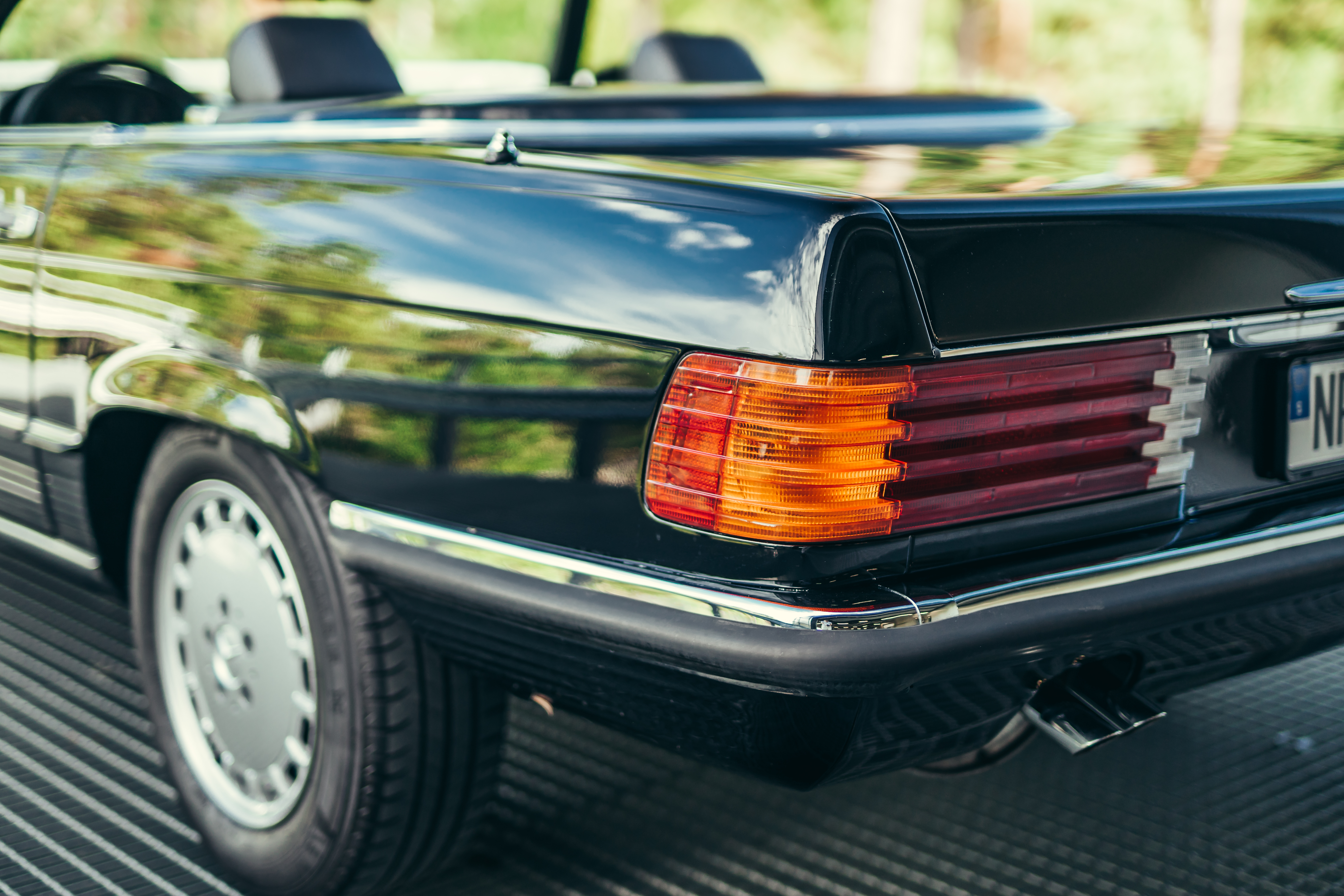 1988 MERCEDES-BENZ (R107) 560 SL for sale by auction in Stockholm, Sweden