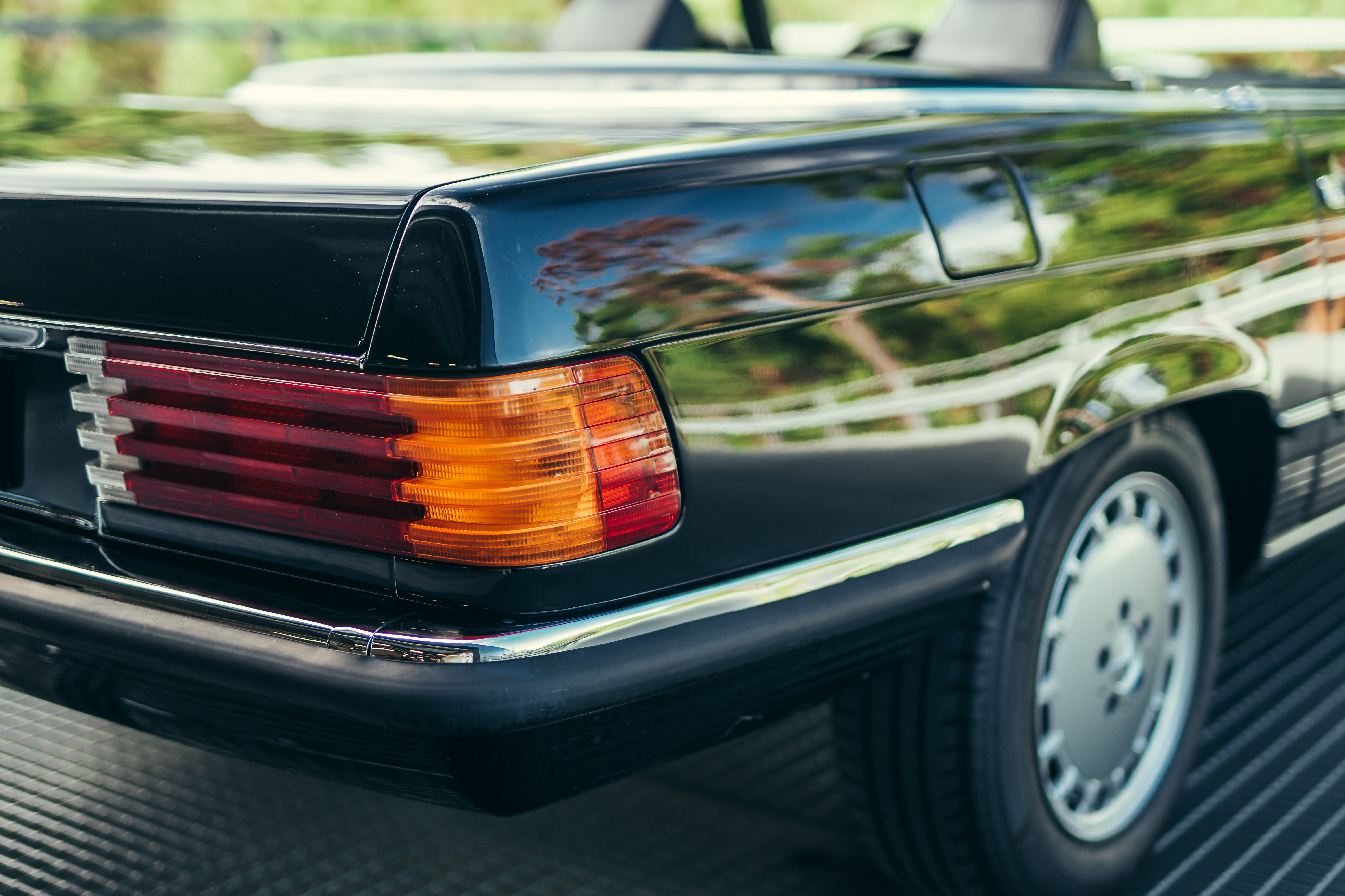 1988 MERCEDES-BENZ (R107) 560 SL for sale by auction in Stockholm, Sweden